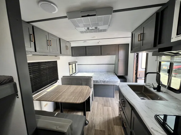 Photos | 2022 Keystone RV Bullet Crossfire Travel trailer Rental in ...