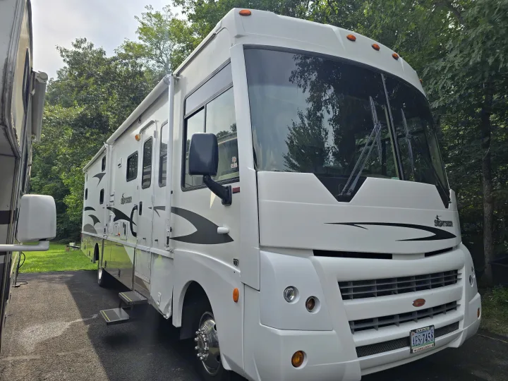 Photos | 2008 Winnebago Sightseer Class A Rental in Fredericksburg, VA ...