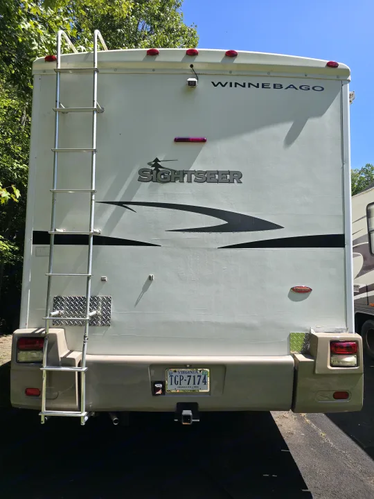 Photos | 2008 Winnebago Sightseer Class A Rental in Fredericksburg, VA ...