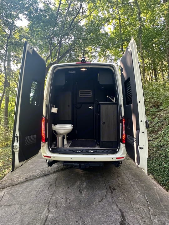 Photos | 2024 Mercedes-Benz Sprinter 419 LWB High Roof Camper van ...