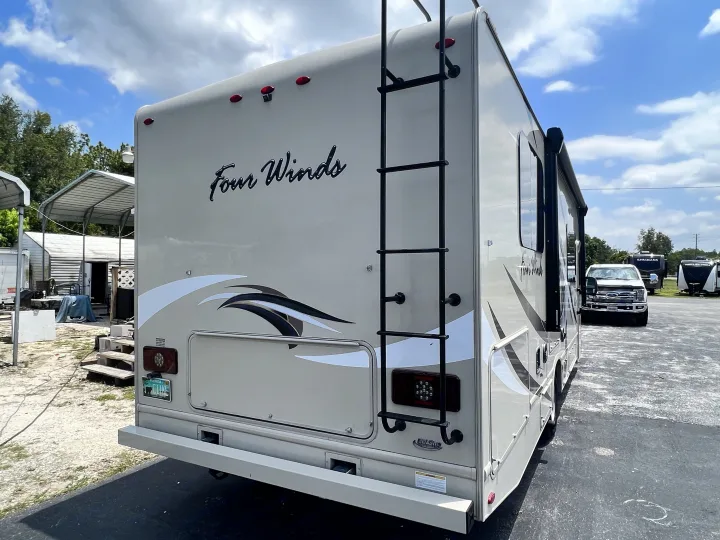 Photos | 2018 Thor Four Winds Class C Rental in Hudson, FL | Outdoorsy