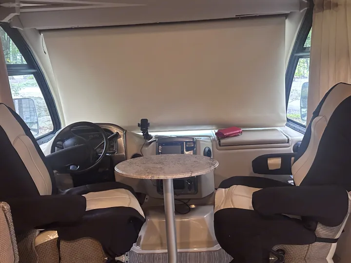 Photos | 2017 Thor Axis Class A Rental in Morris Plains, NJ | Outdoorsy