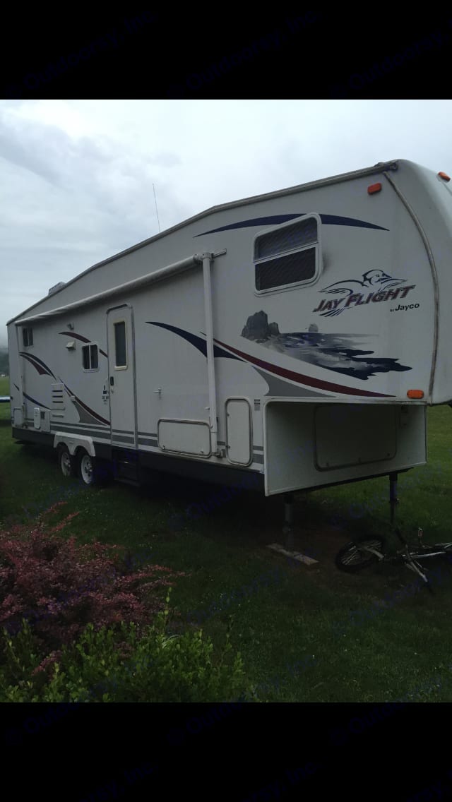 2007 Jayco Jay Flight Fifth-Wheel Rental in Greenup, KY | Outdoorsy
