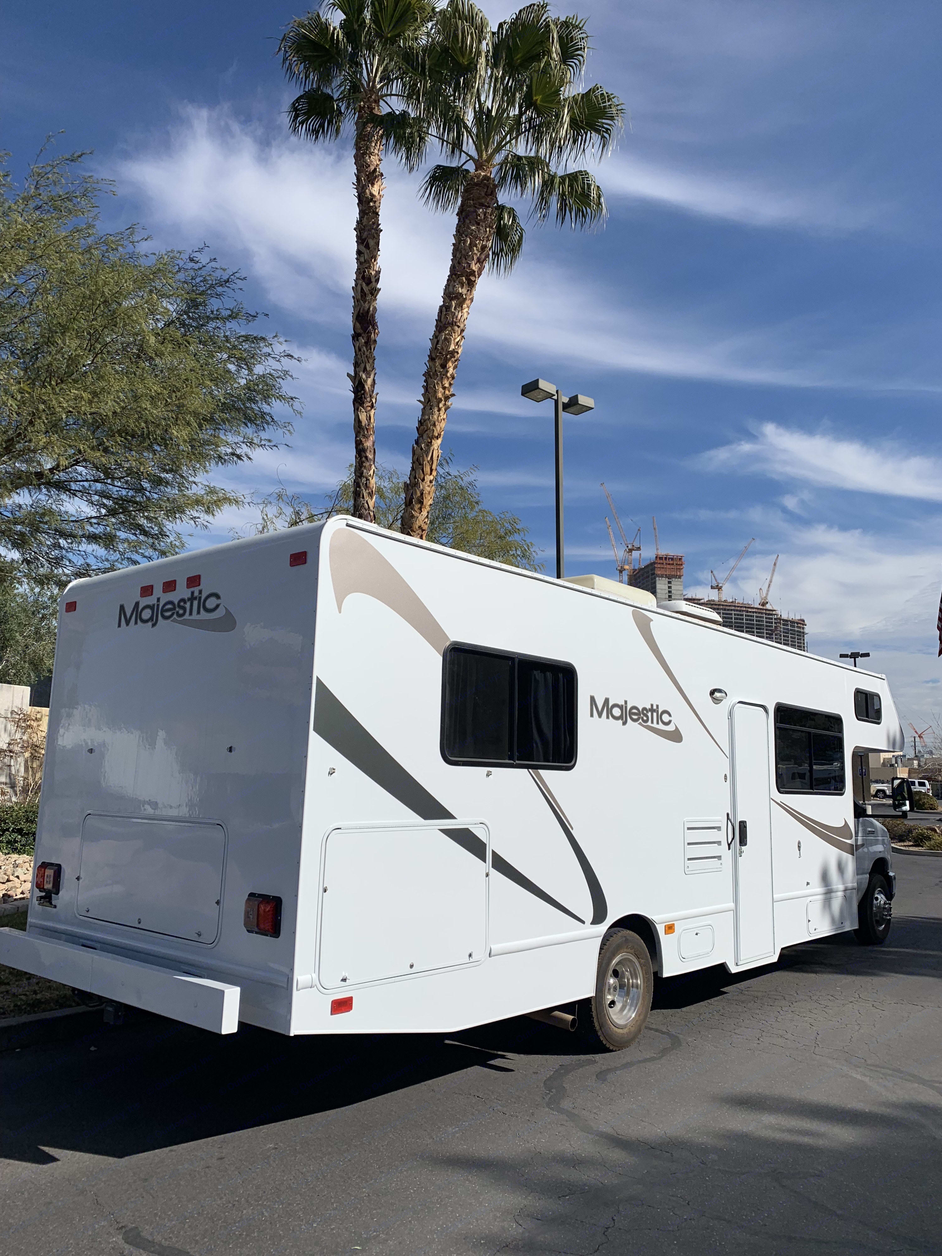 2014 Thor Motor Coach Four Winds Majestic Class C Rental in Las Vegas ...