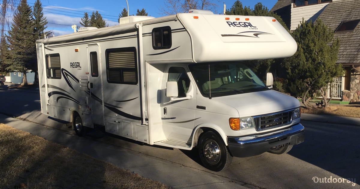 2007 Triple E Regal Motor Home Class C Rental in Calgary, AB | Outdoorsy