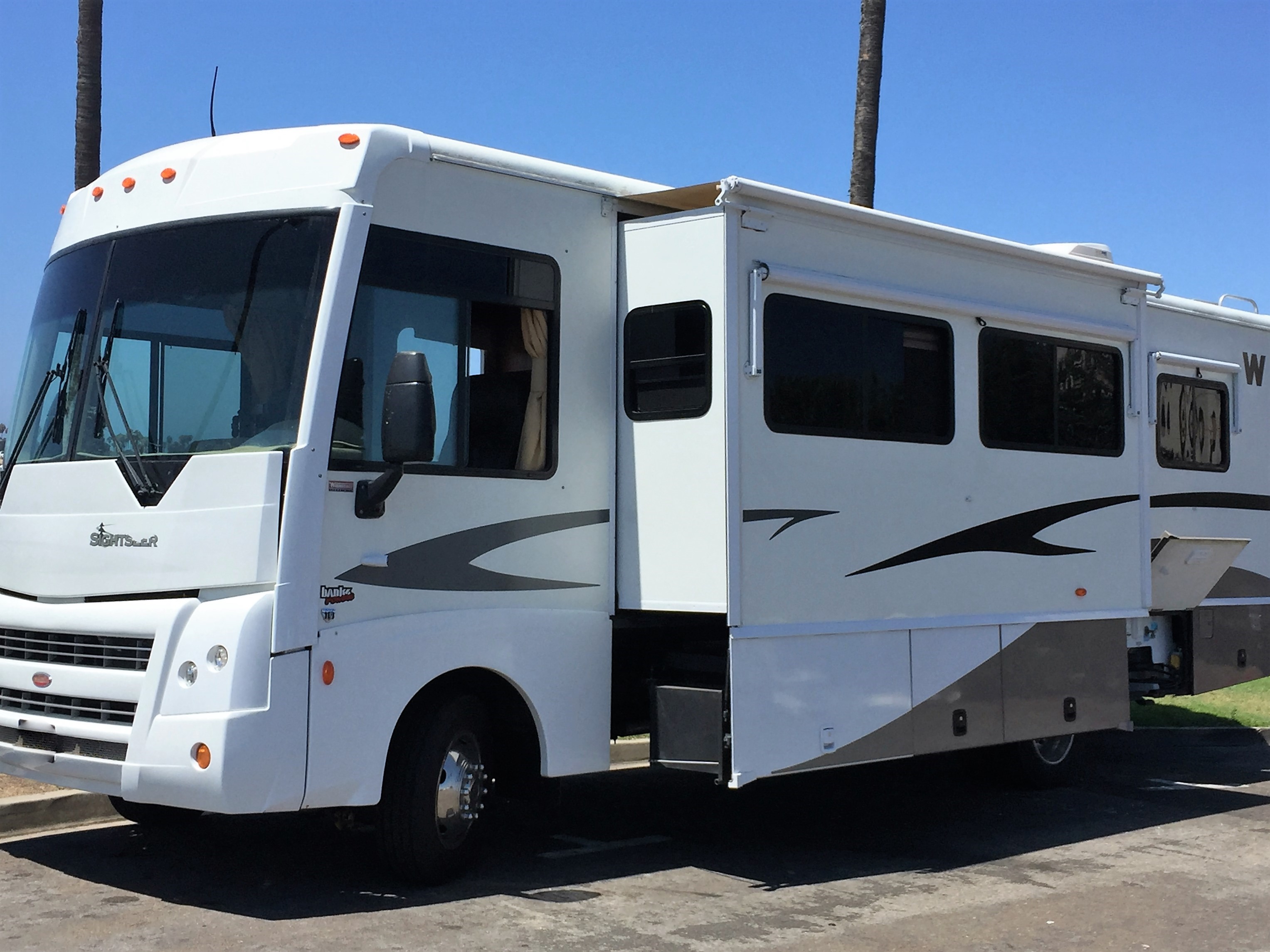2008 Winnebago Sightseer Class A Rental in San Diego, CA | Outdoorsy