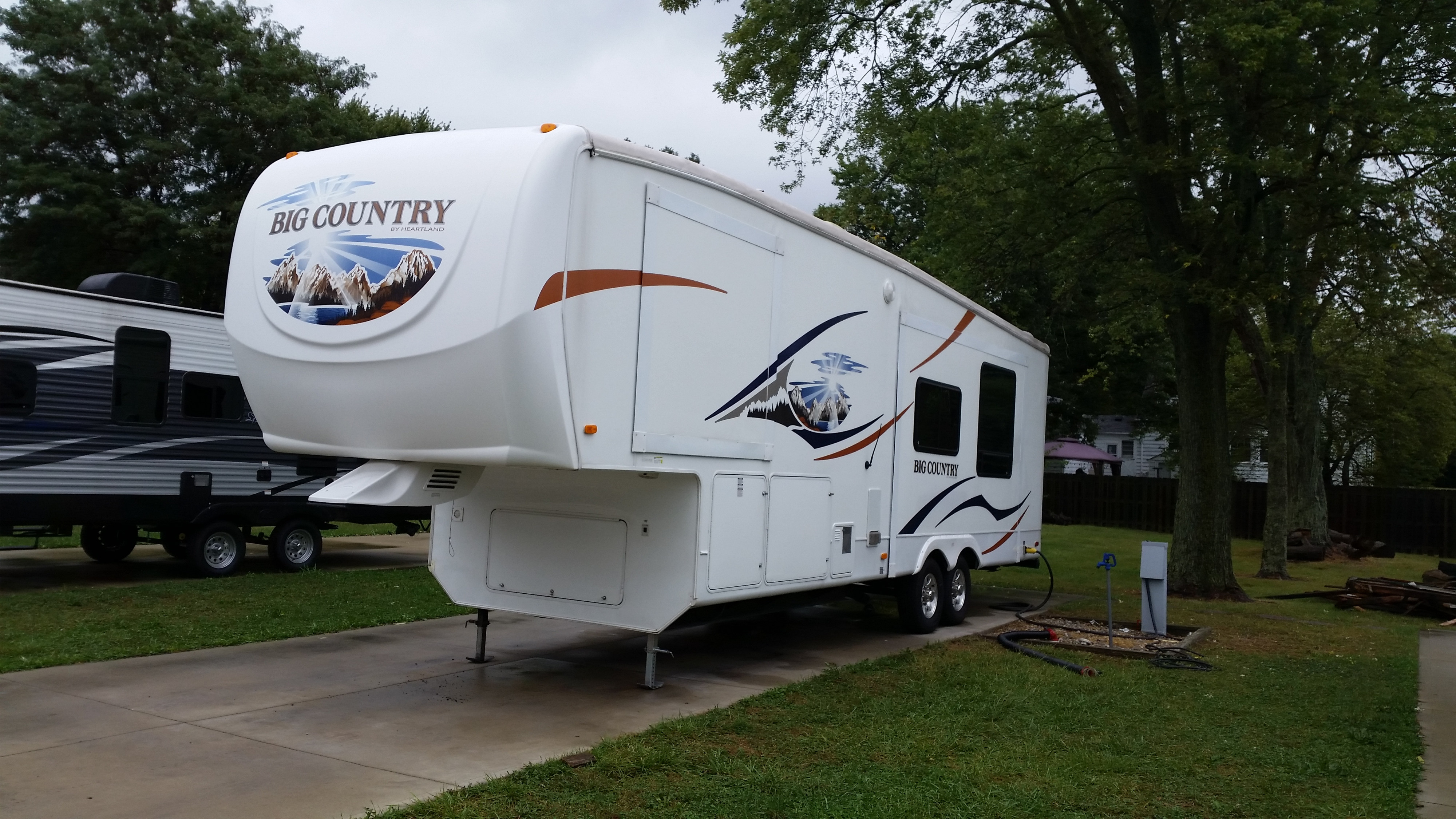 2009 Heartland 2009 Big COUNTRY Fifth-Wheel Rental in Crawfordsville ...