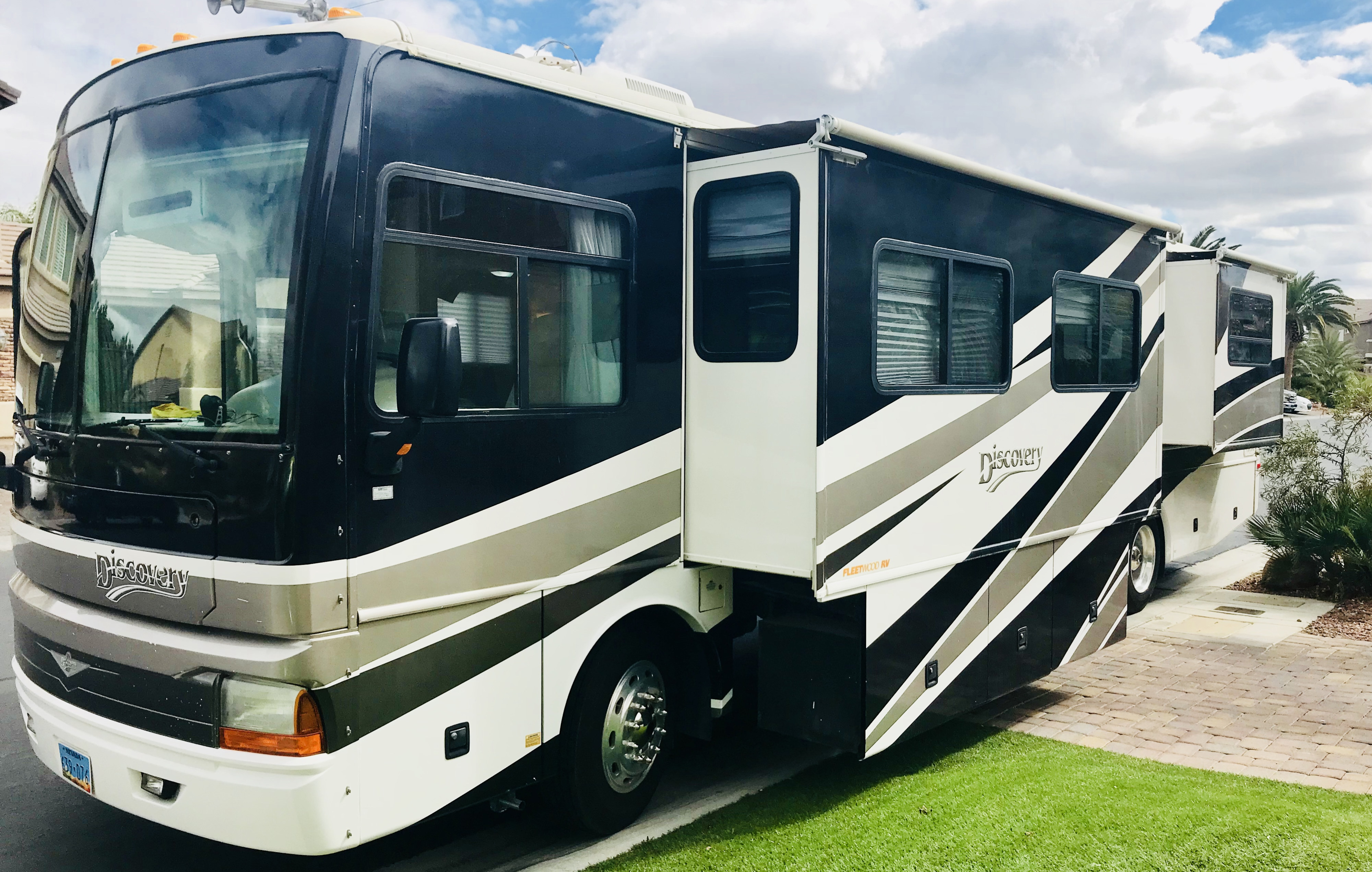 2004 Fleetwood Discovery Class A Rental in Las Vegas, NV | Outdoorsy