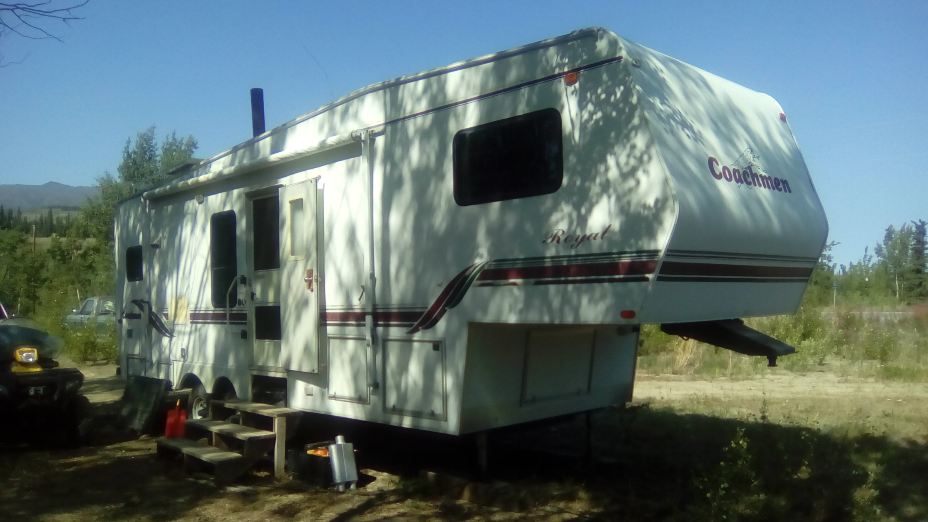 1997 Coachmen Royal Fifth-Wheel Rental in whitehorse, YT | Outdoorsy
