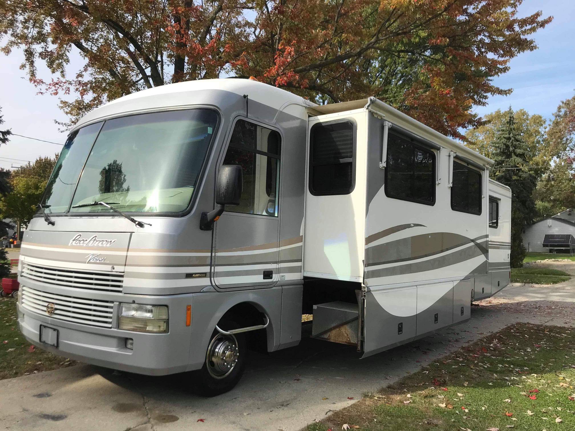 1998 Fleetwood Pace Arrow Class A Rental in Lebanon, IN | Outdoorsy