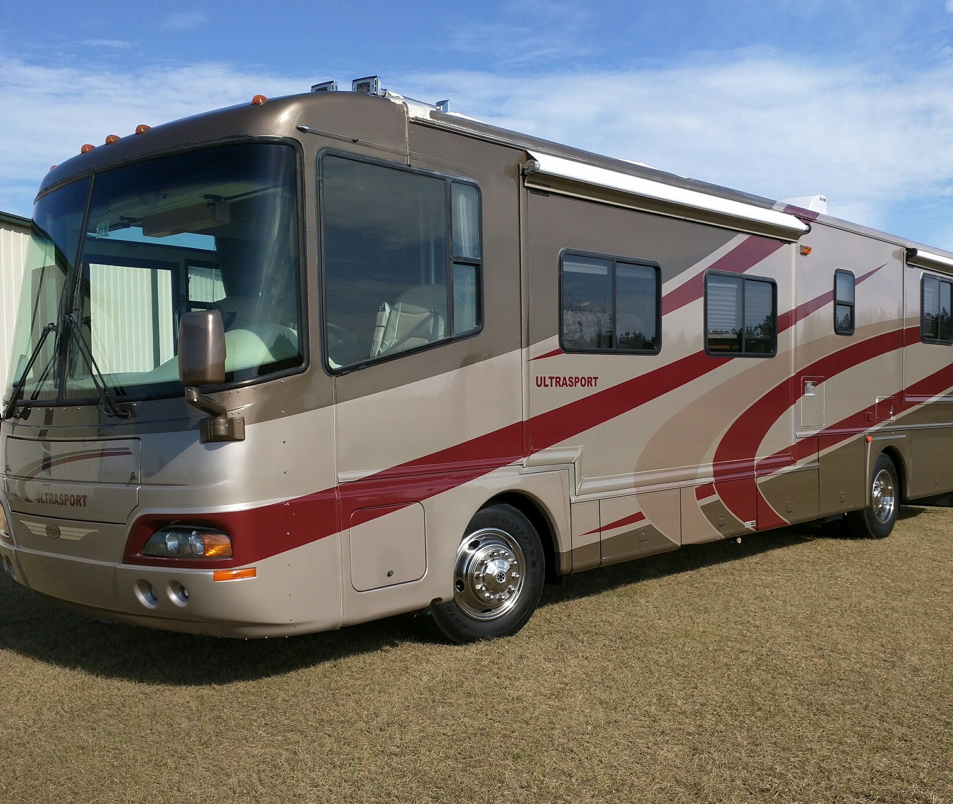 2003 Damon Ultrasport Class A Rental in Fort White, FL | Outdoorsy