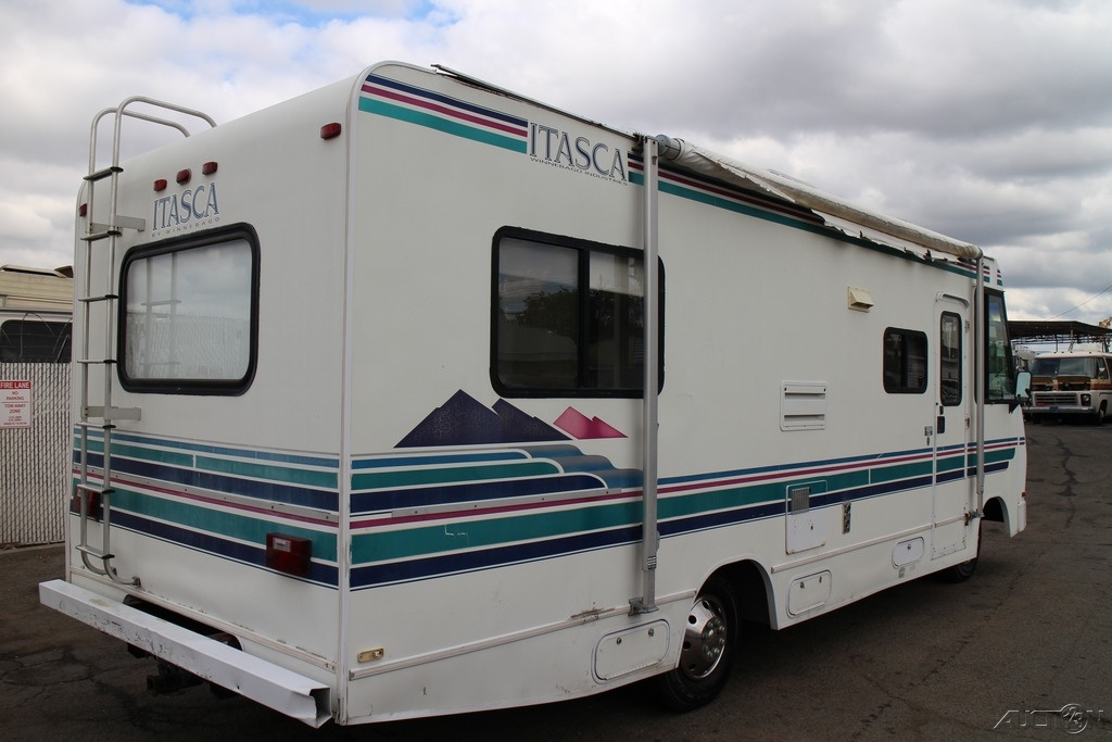 1995 Winnebago Itasca Sunova Class A Rental in Las Vegas, NV | Outdoorsy