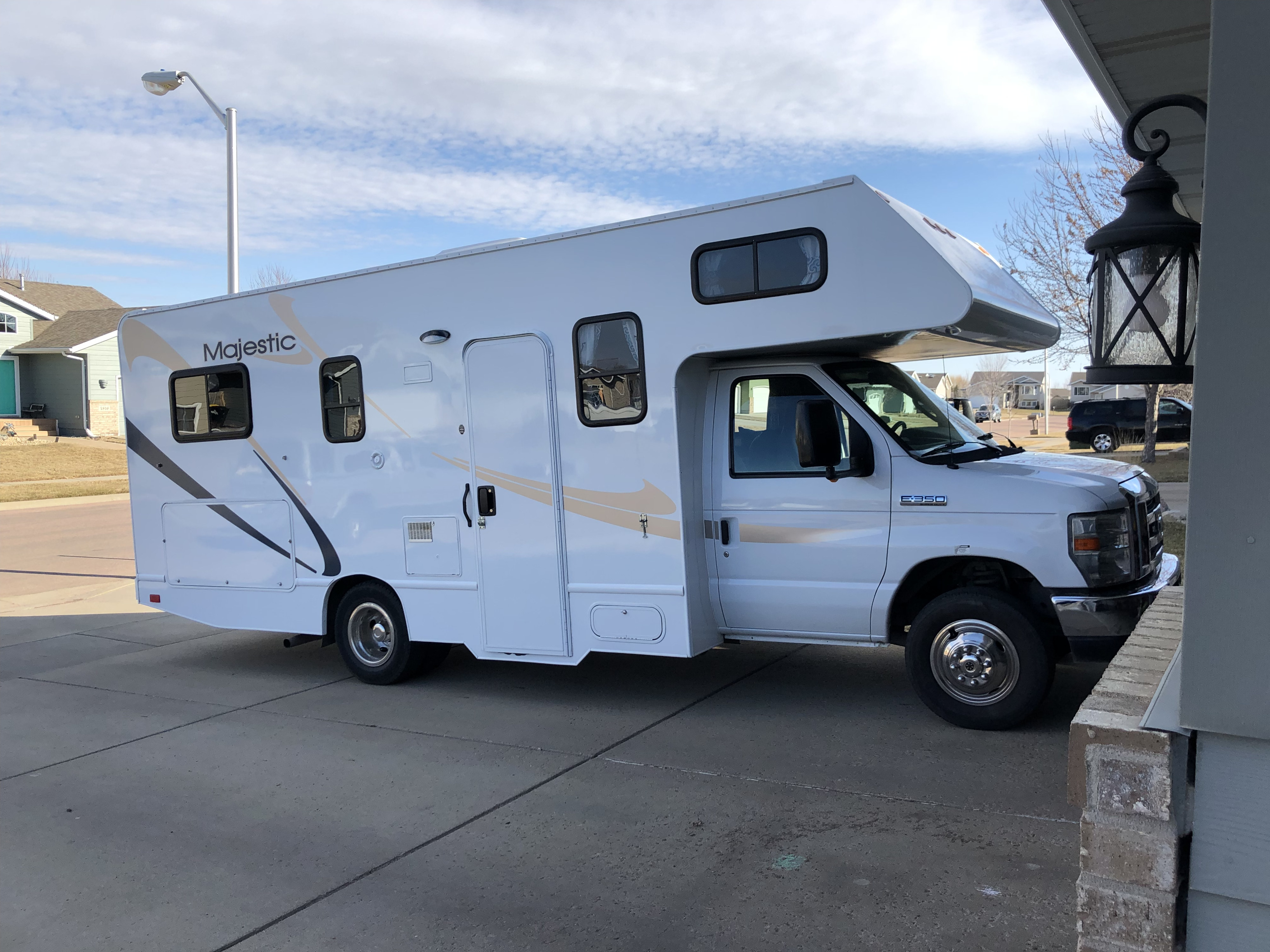 2014 Thor Motor Coach Four Winds Majestic Class C Rental in Sioux Falls ...