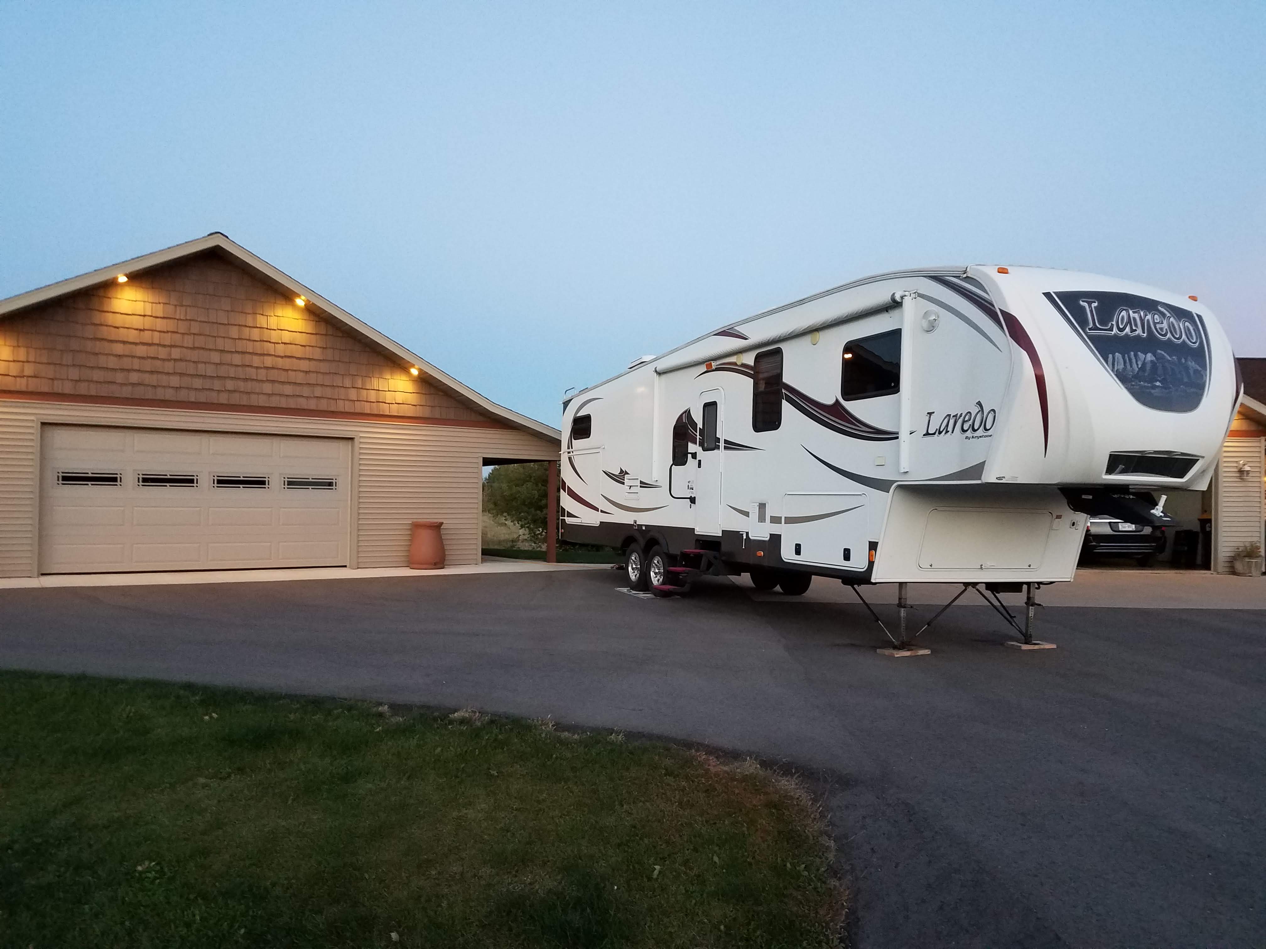 2013 Keystone Laredo Fifth-Wheel Rental in Edgar, WI | Outdoorsy