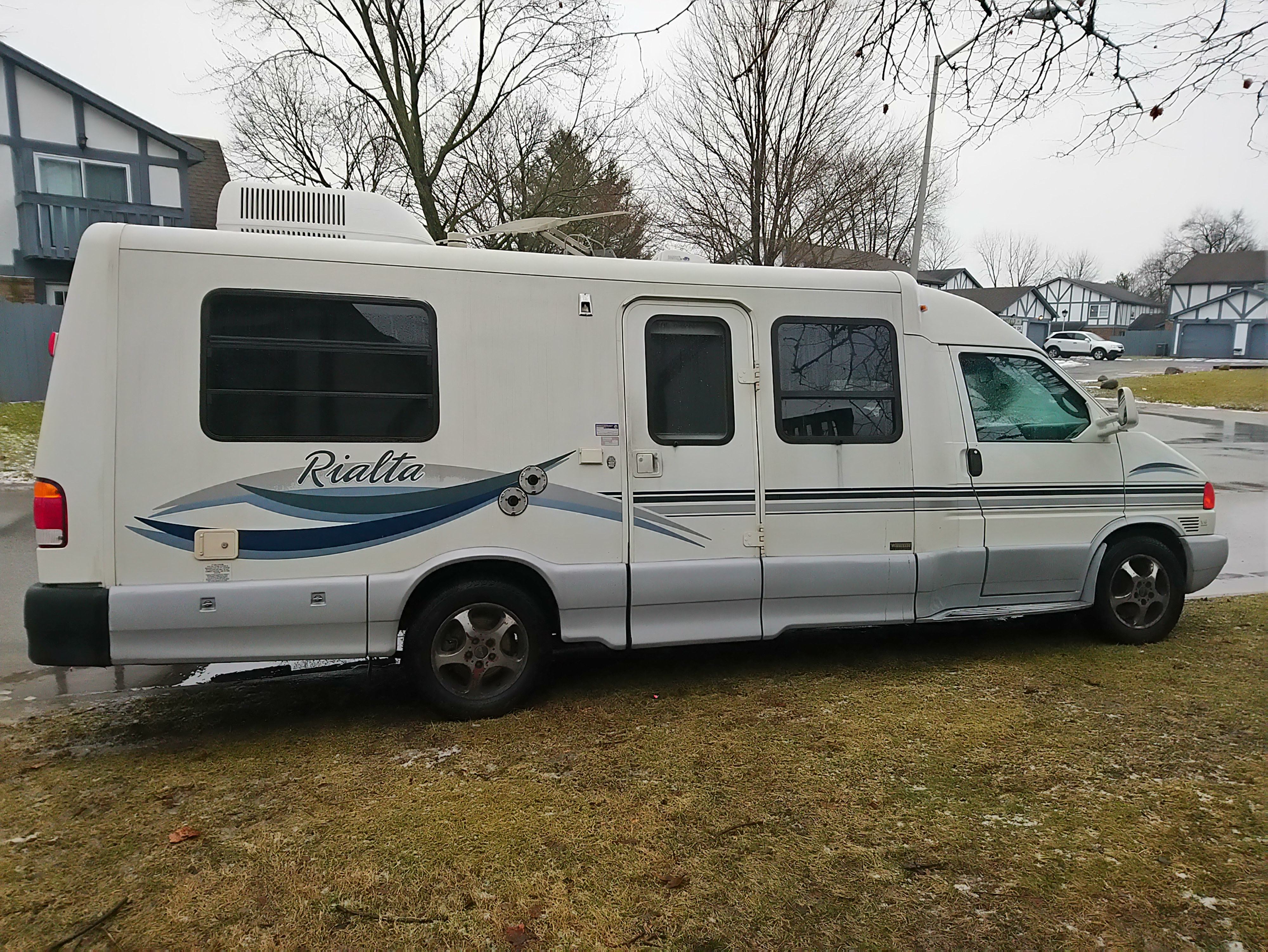 2003 Motorhome and camper Rialta 2003 Class B Rental in Indianapolis ...