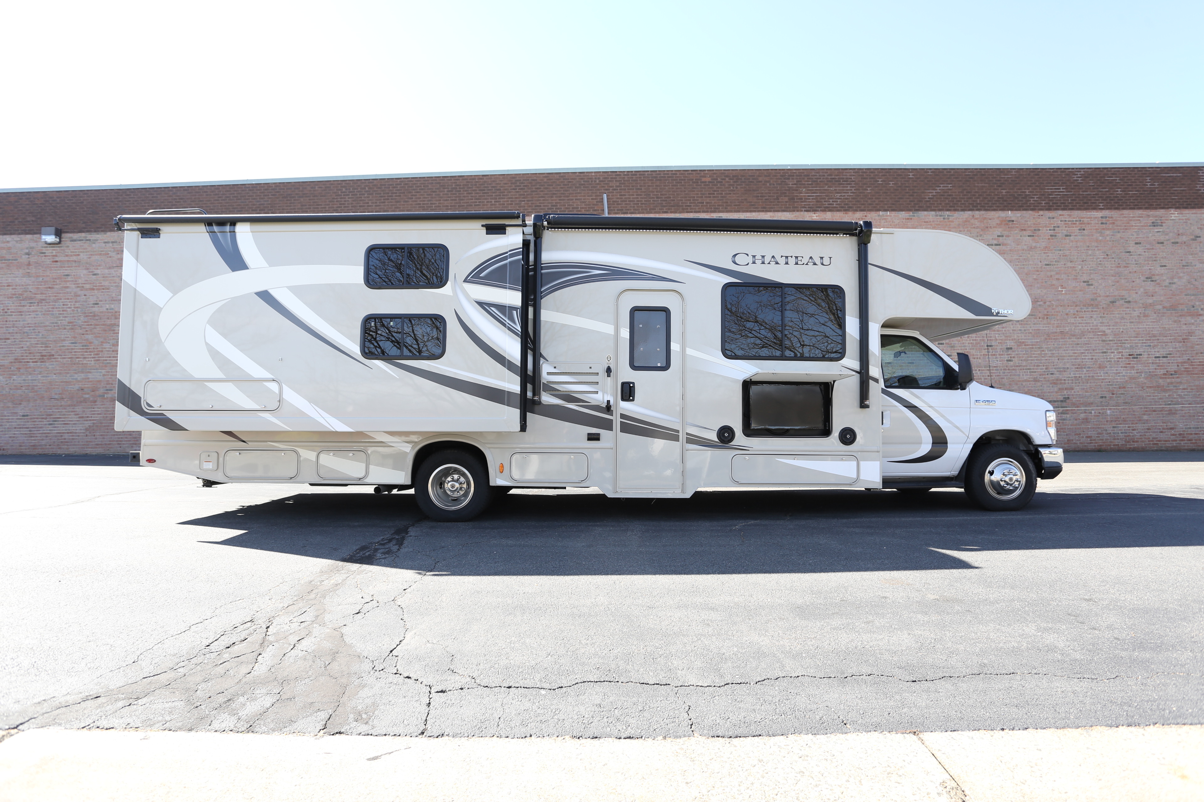 2020 Winnebago Minnie Winnie 31H Class C Rental in Herndon, VA | Outdoorsy