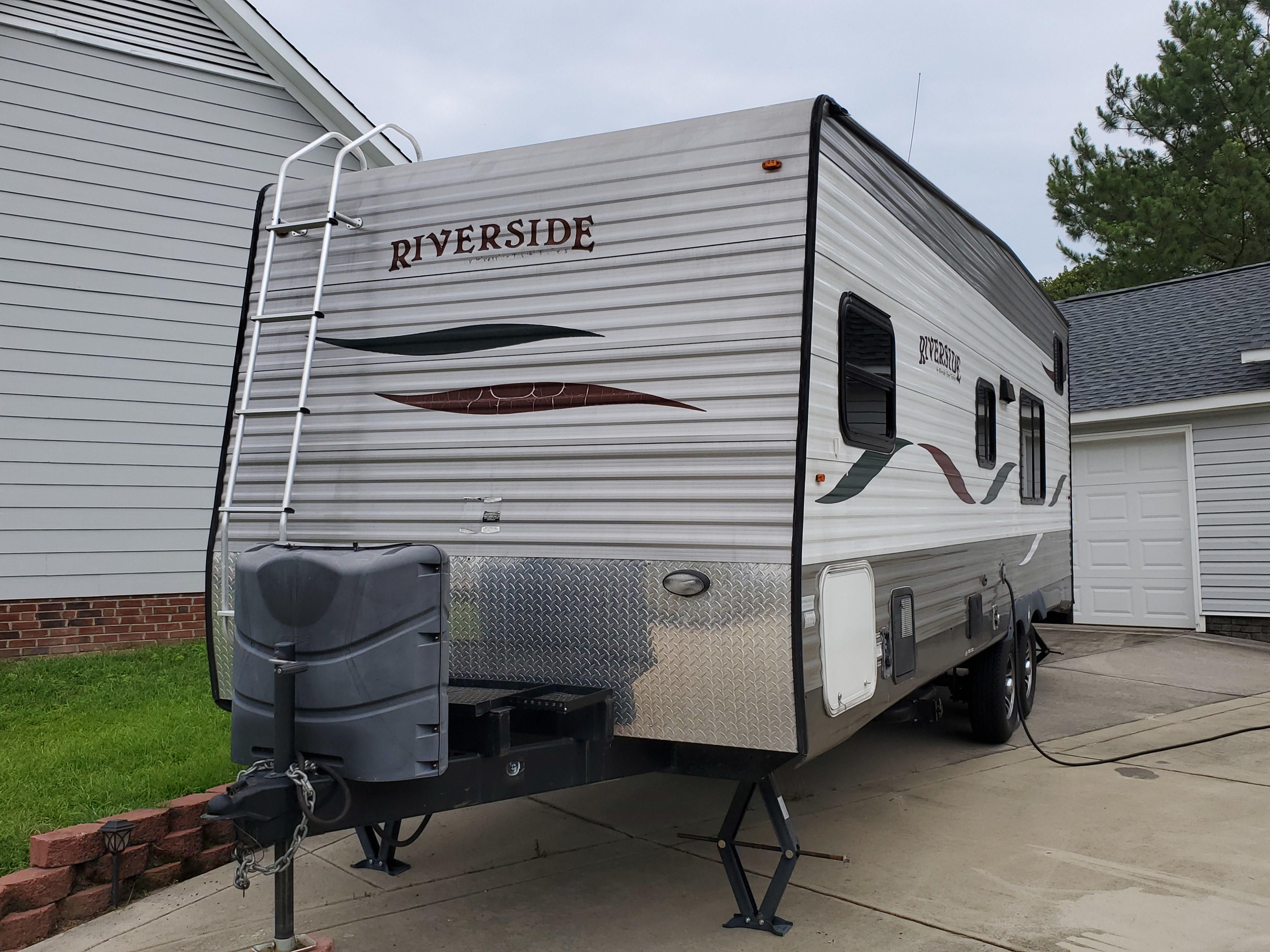 2015 Riverside RV Rpm Trailer Rental in Fayetteville, NC | Outdoorsy