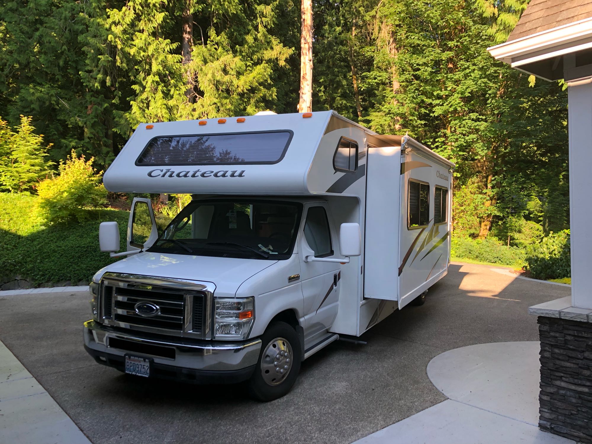 2012 Thor Motor Coach Chateau Class C Rental in Maple Valley, WA ...