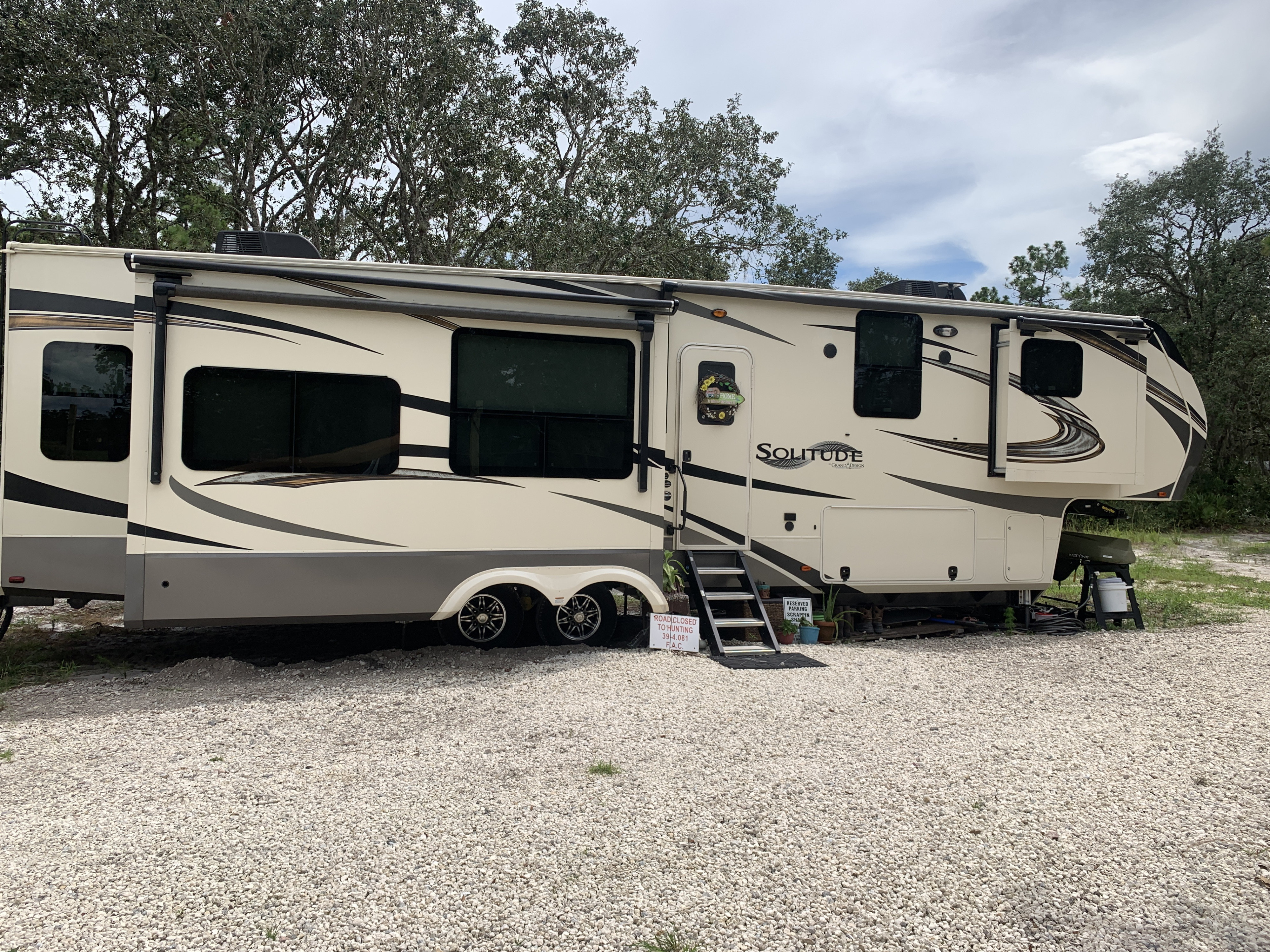 2019 Grand Design Solitude Fifth-Wheel Rental in Orlando, FL | Outdoorsy