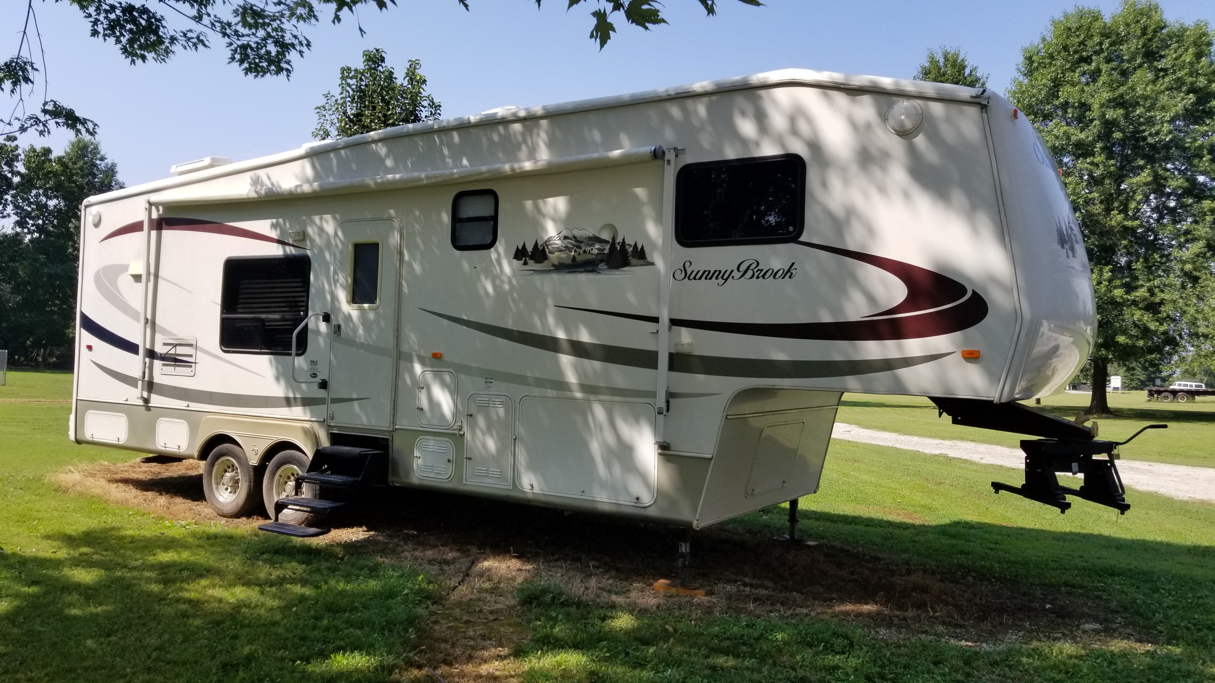 2005 Sunnybrook Sunnybrook Fifth-Wheel Rental in Rogers, AR | Outdoorsy