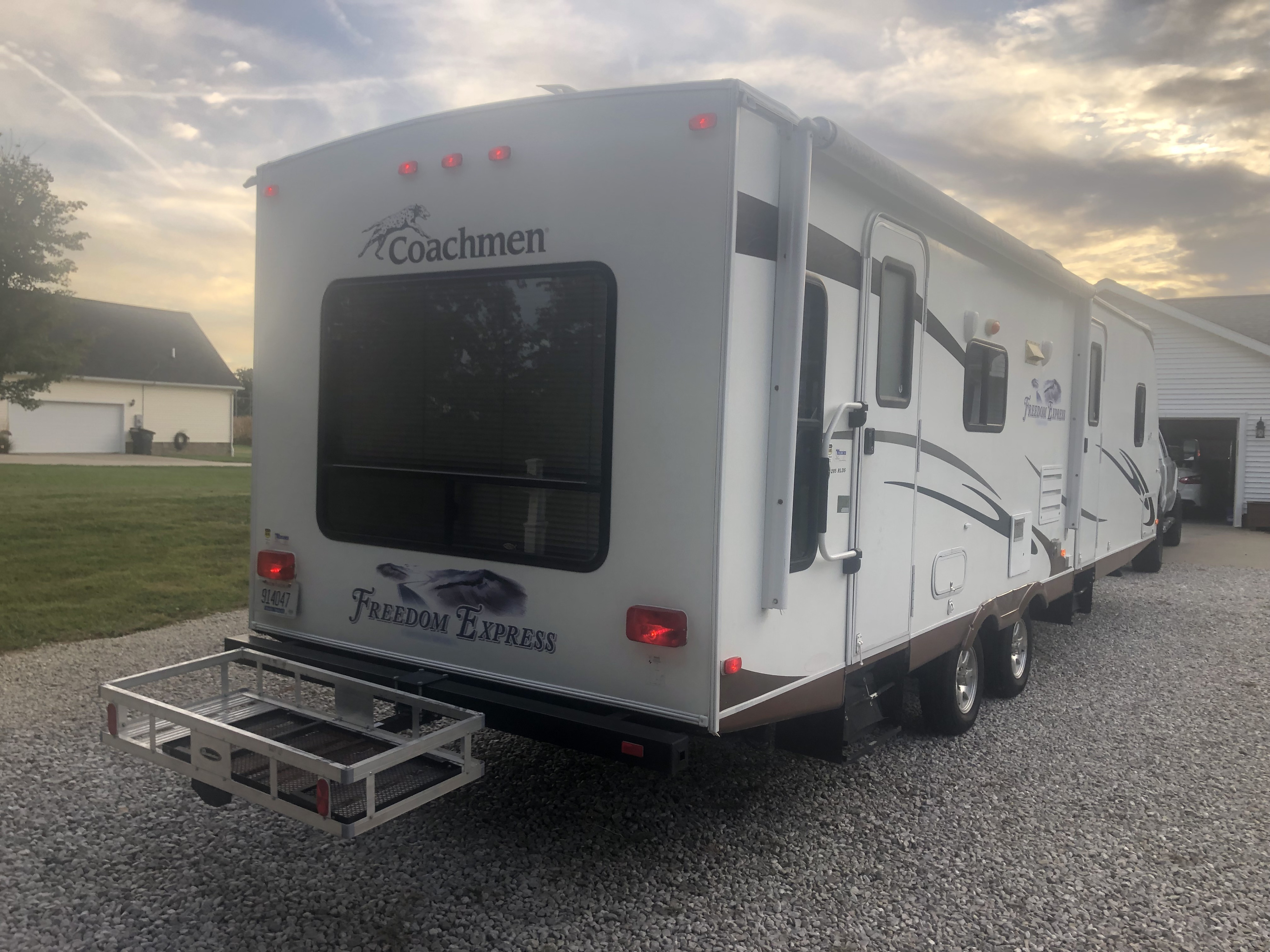2010 Coachmen Freedom Express Trailer Rental in Robards, KY | Outdoorsy