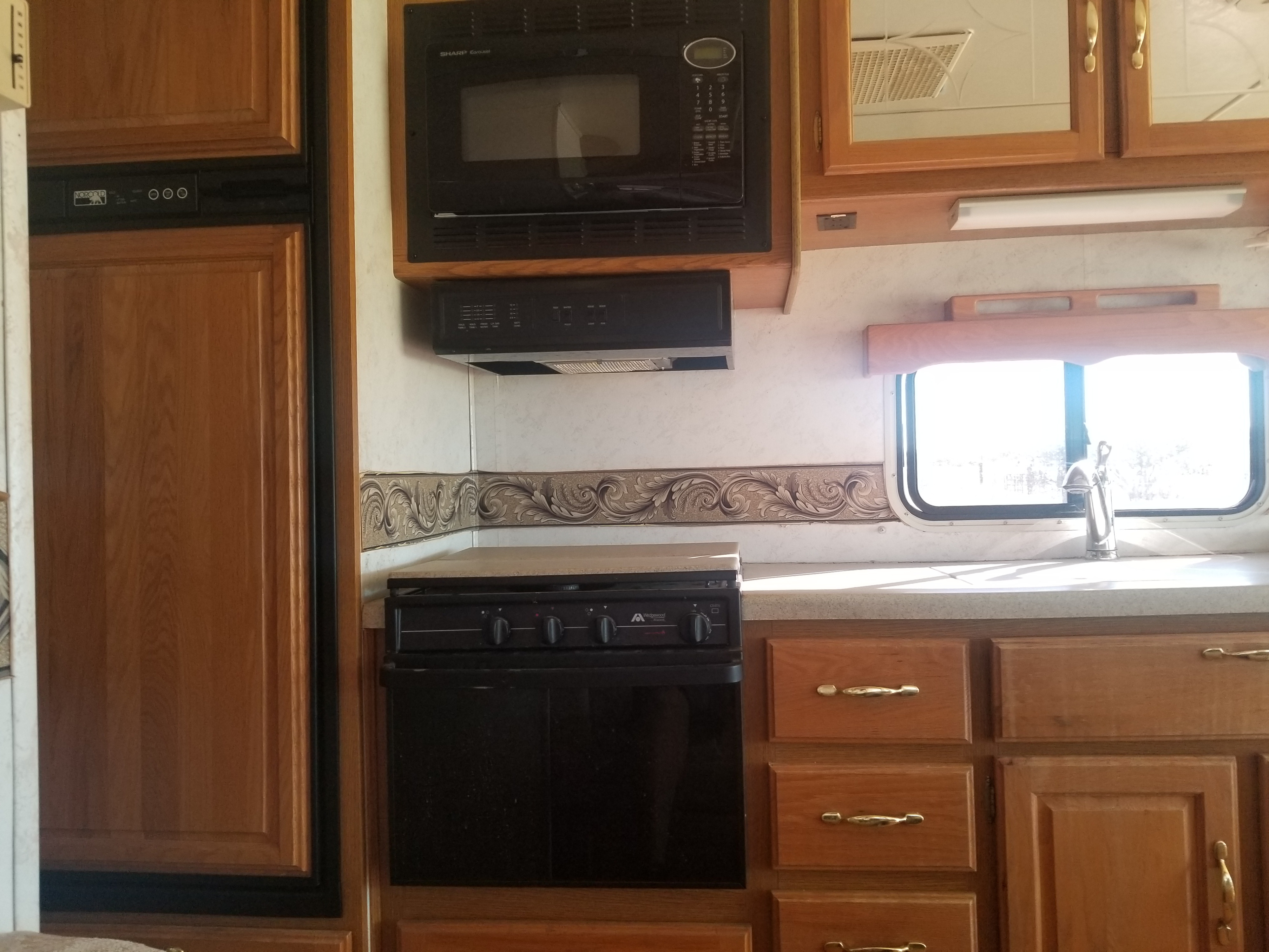 1998 Thor Motor Coach Four Winds Infinity Class A Rental in Benson, AZ ...