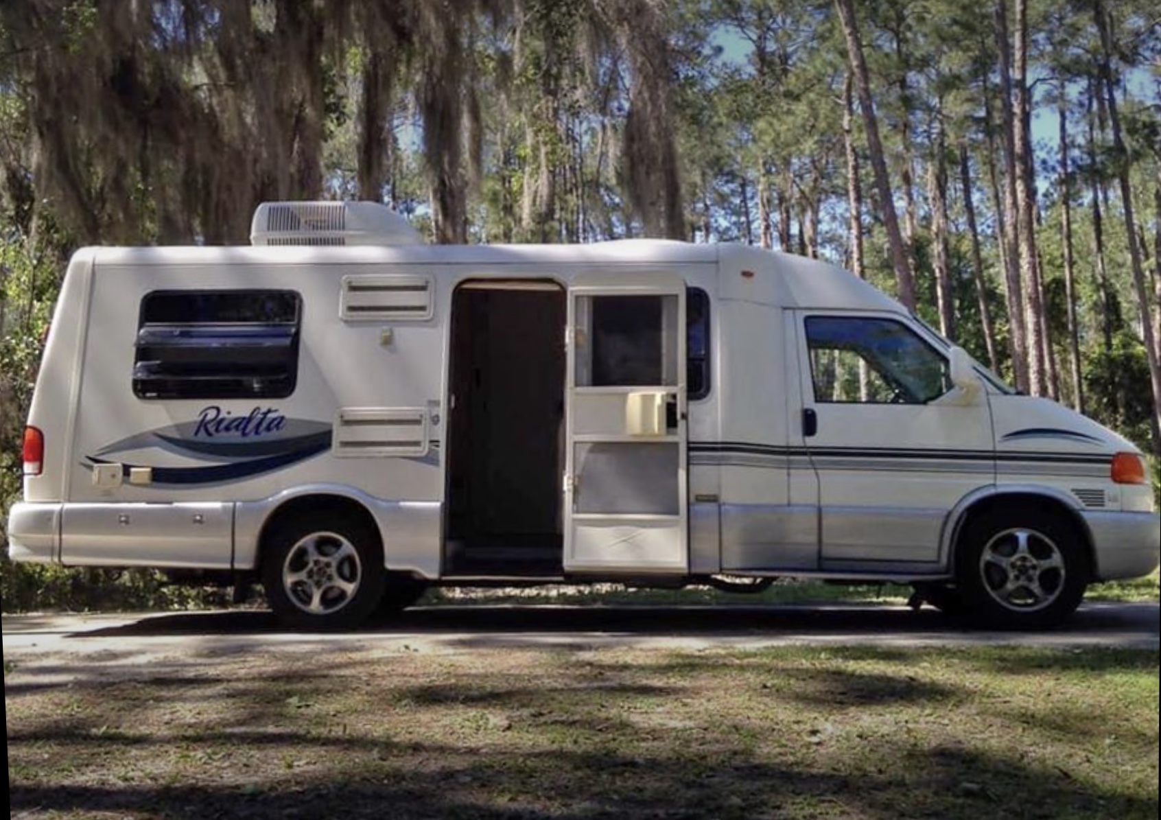 2003 Winnebago Eurovan Camper Rialta Class B Rental in Westminster, CA ...