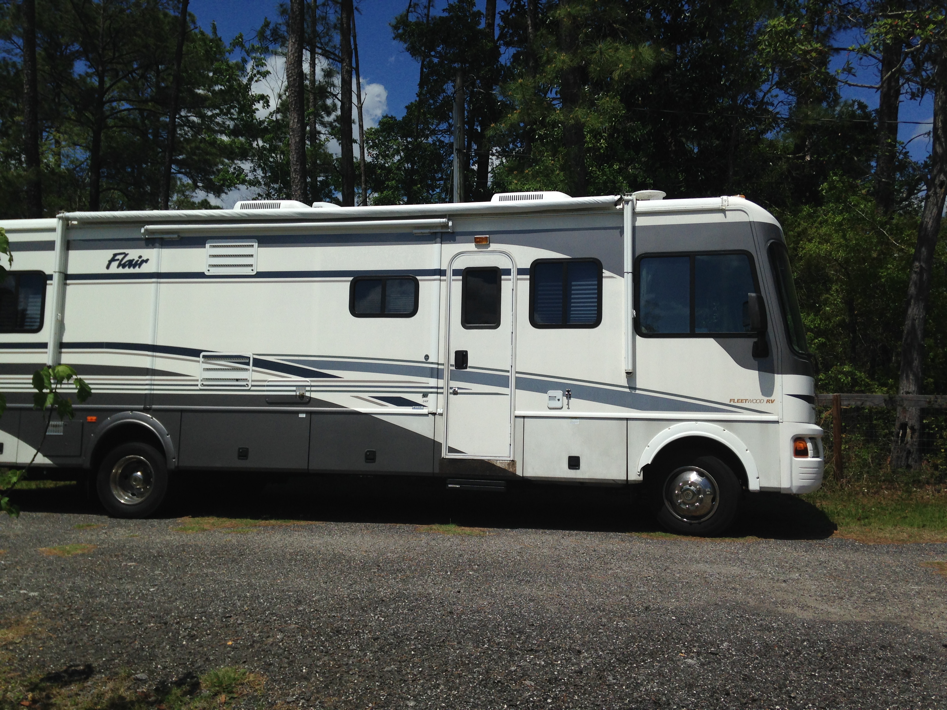 2004 Fleetwood Flair Class A Rental in Middleburg, FL | Outdoorsy