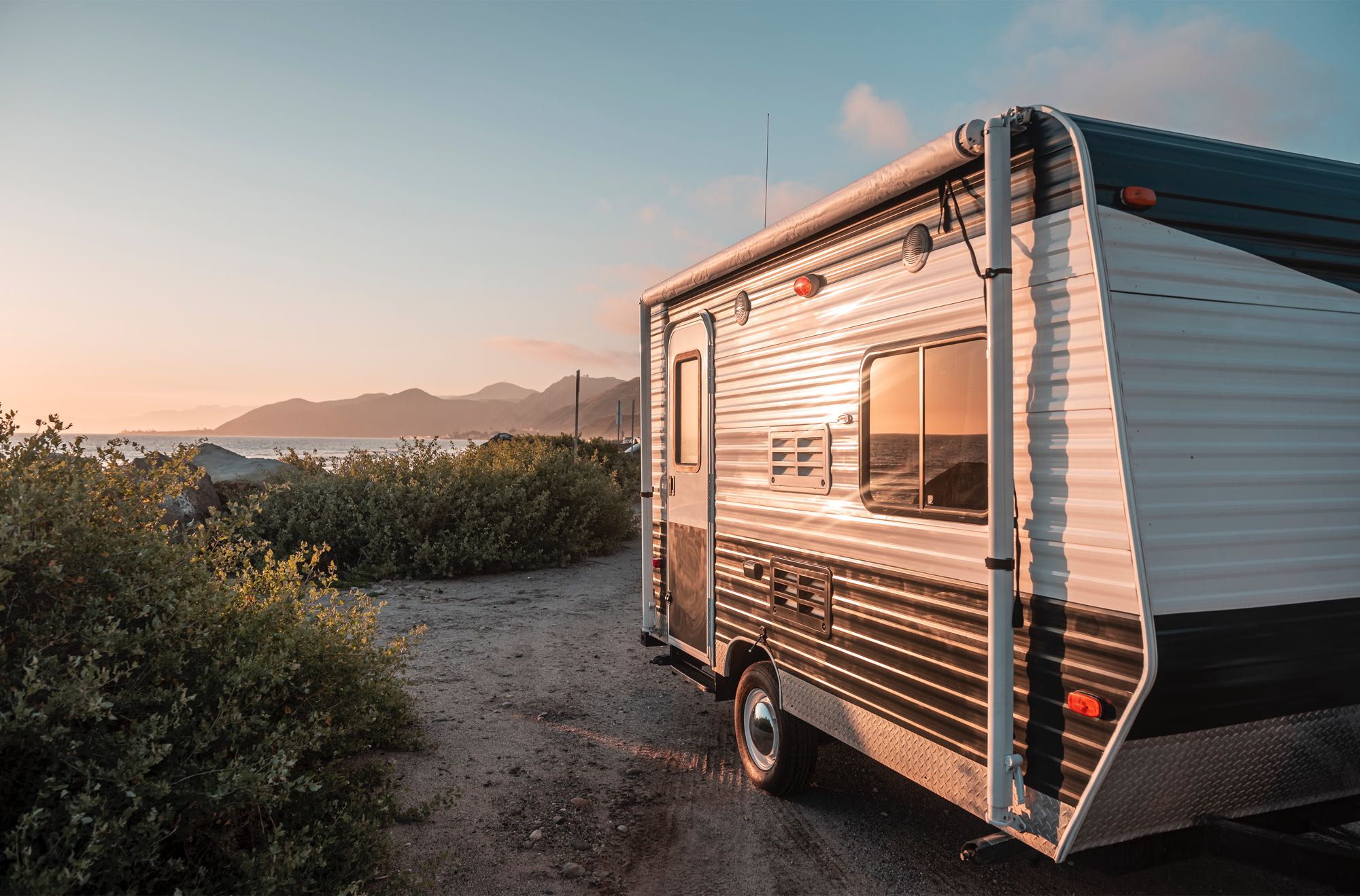 2010 Cozy Traveler 14r54b Trailer Rental in Ventura, CA | Outdoorsy