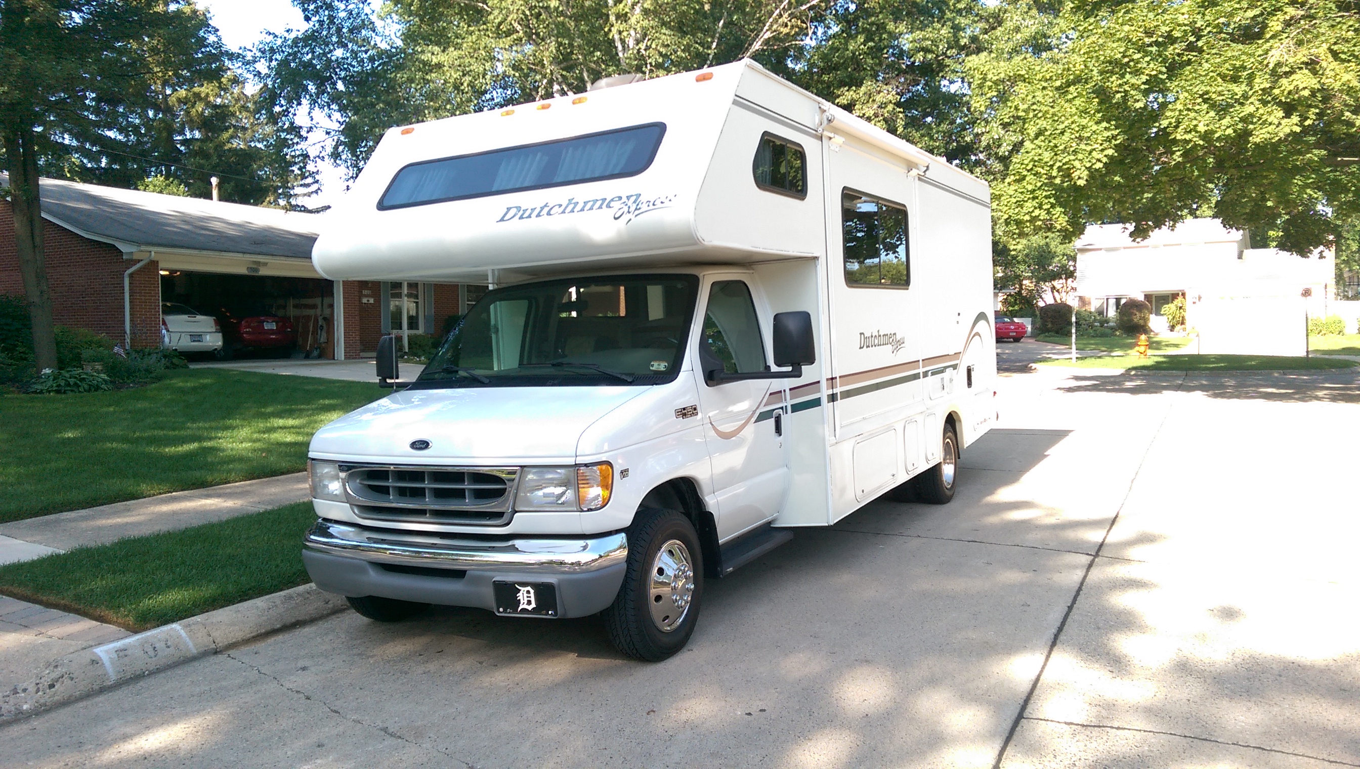 2001 Dutchmen Dutchmen Class C Rental in ROYAL OAK, MI | Outdoorsy
