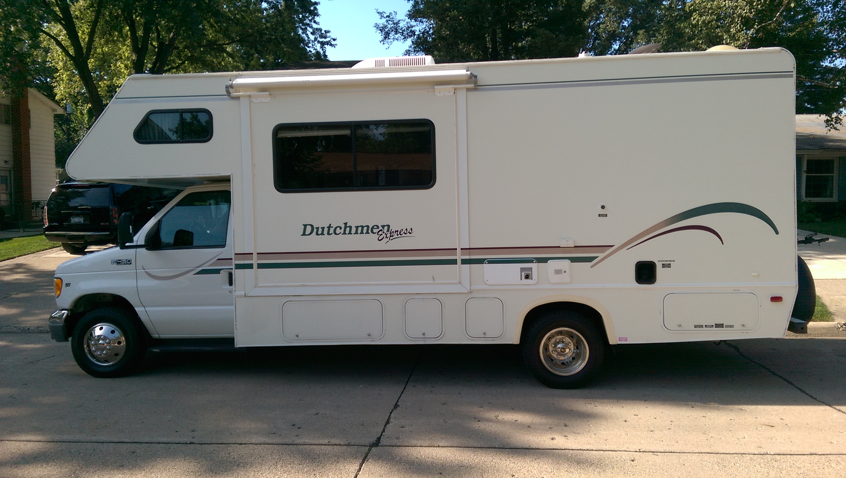 2001 Dutchmen Dutchmen Class C Rental in ROYAL OAK, MI | Outdoorsy