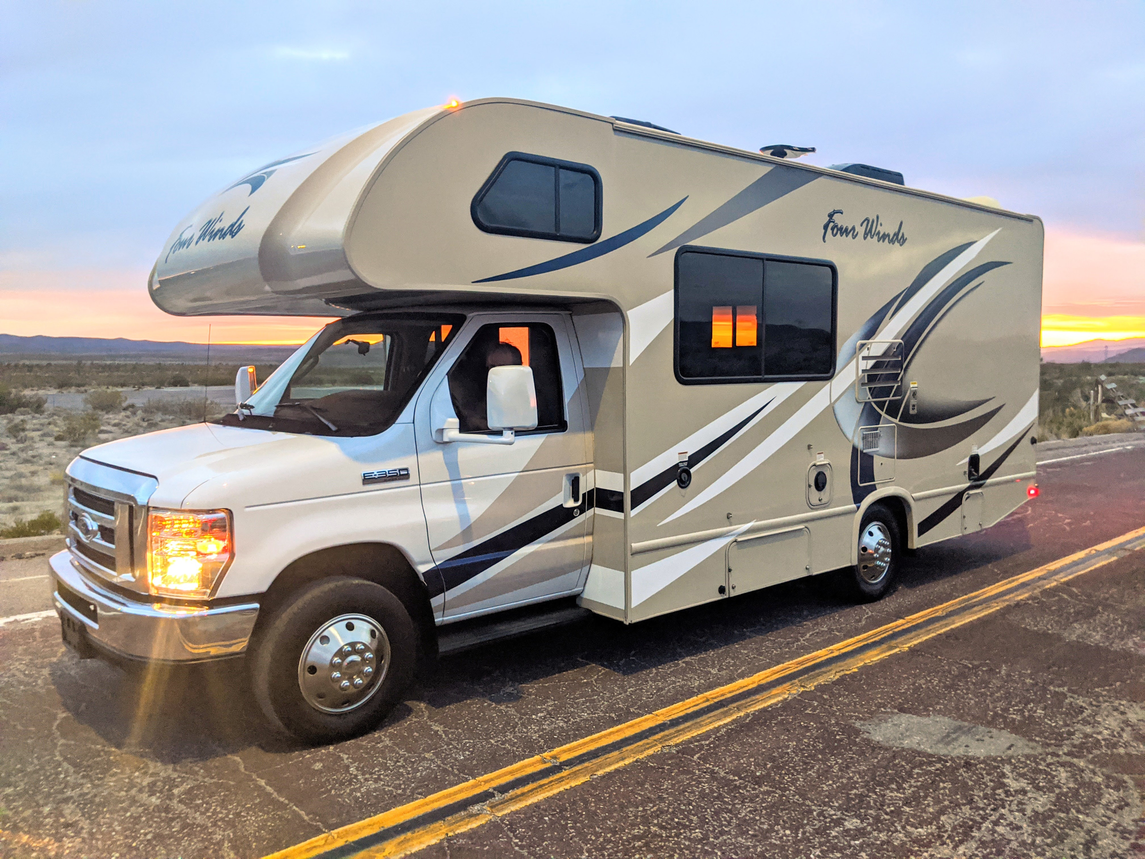 2019 Thor Motor Coach Four Winds Class C Rental in Simi Valley, CA ...