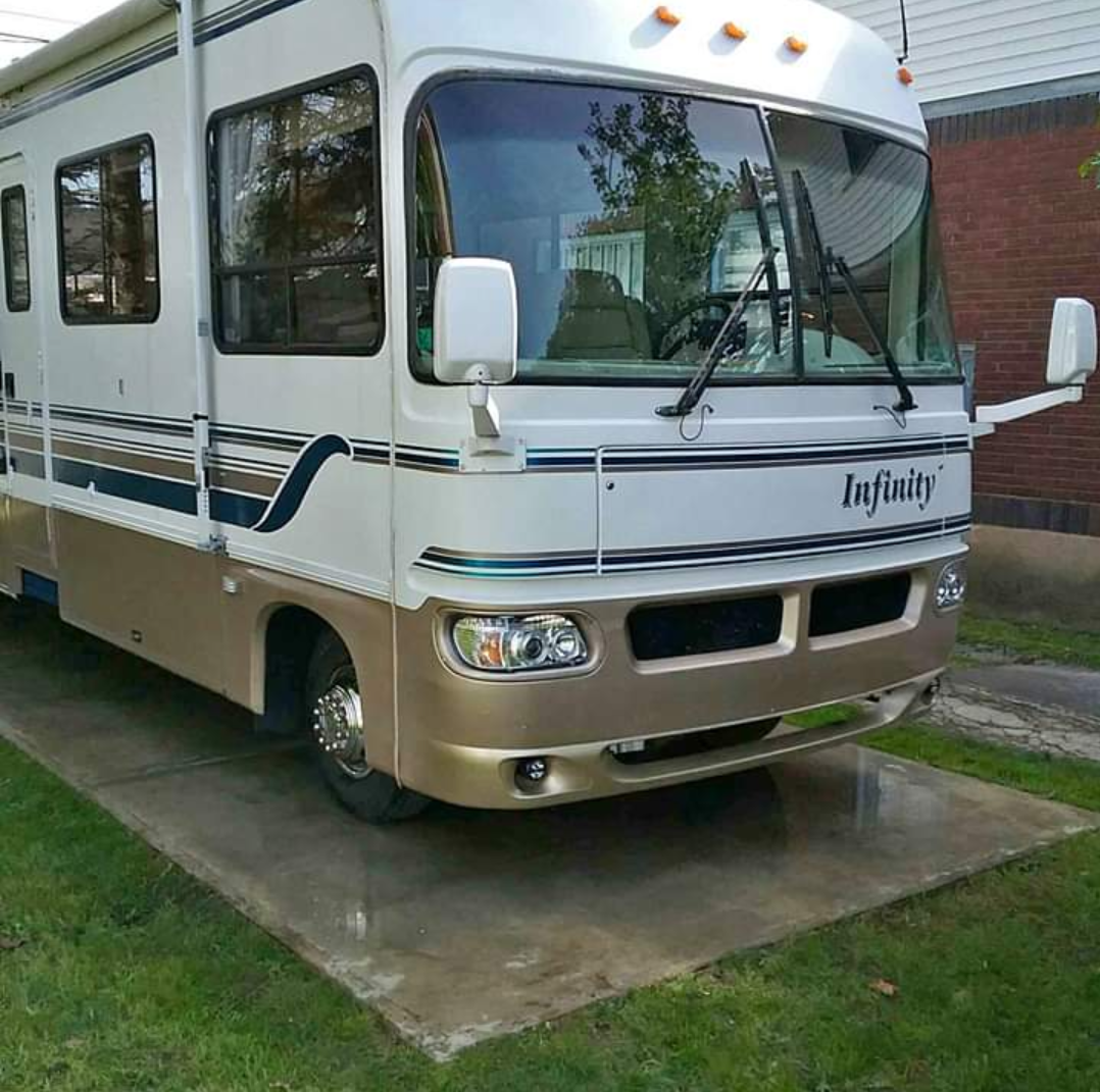 1997 Thor Motor Coach Four Winds Infinity Class A Rental in Coalport ...