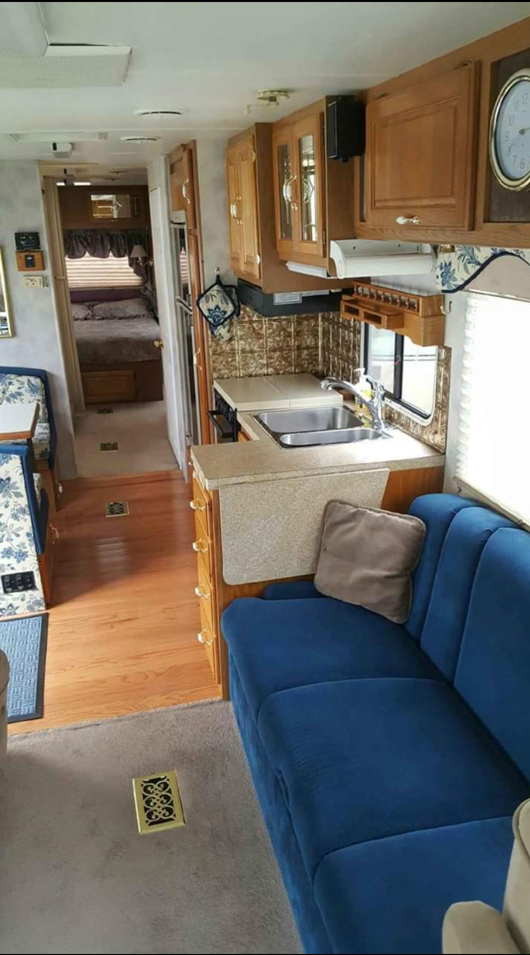 1997 Thor Motor Coach Four Winds Infinity Class A Rental in Coalport ...