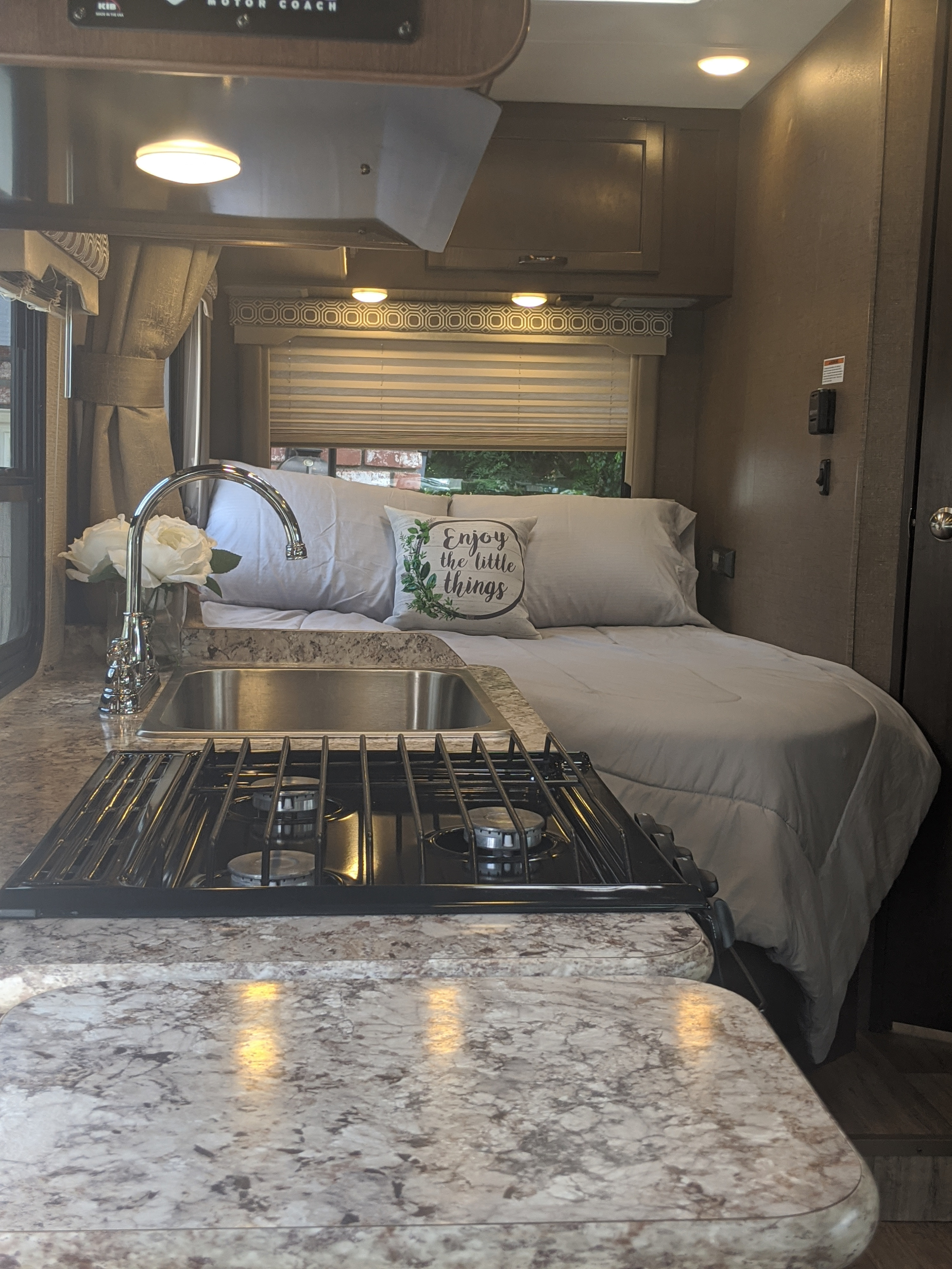 2019 Thor Motor Coach Four Winds Class C Rental in Simi Valley, CA ...