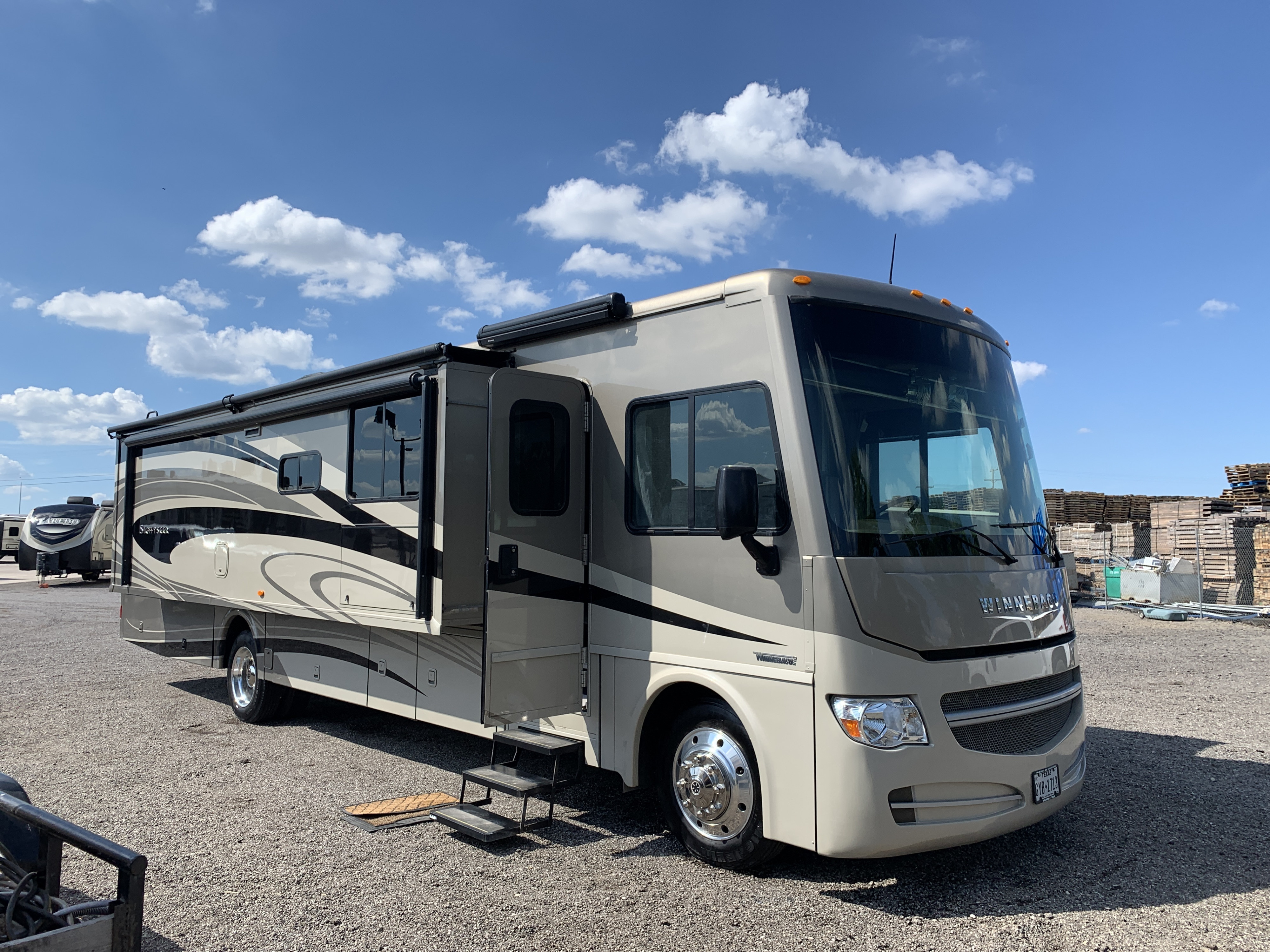 2016 Winnebago Sightseer Class A Rental in Fort Worth, TX | Outdoorsy