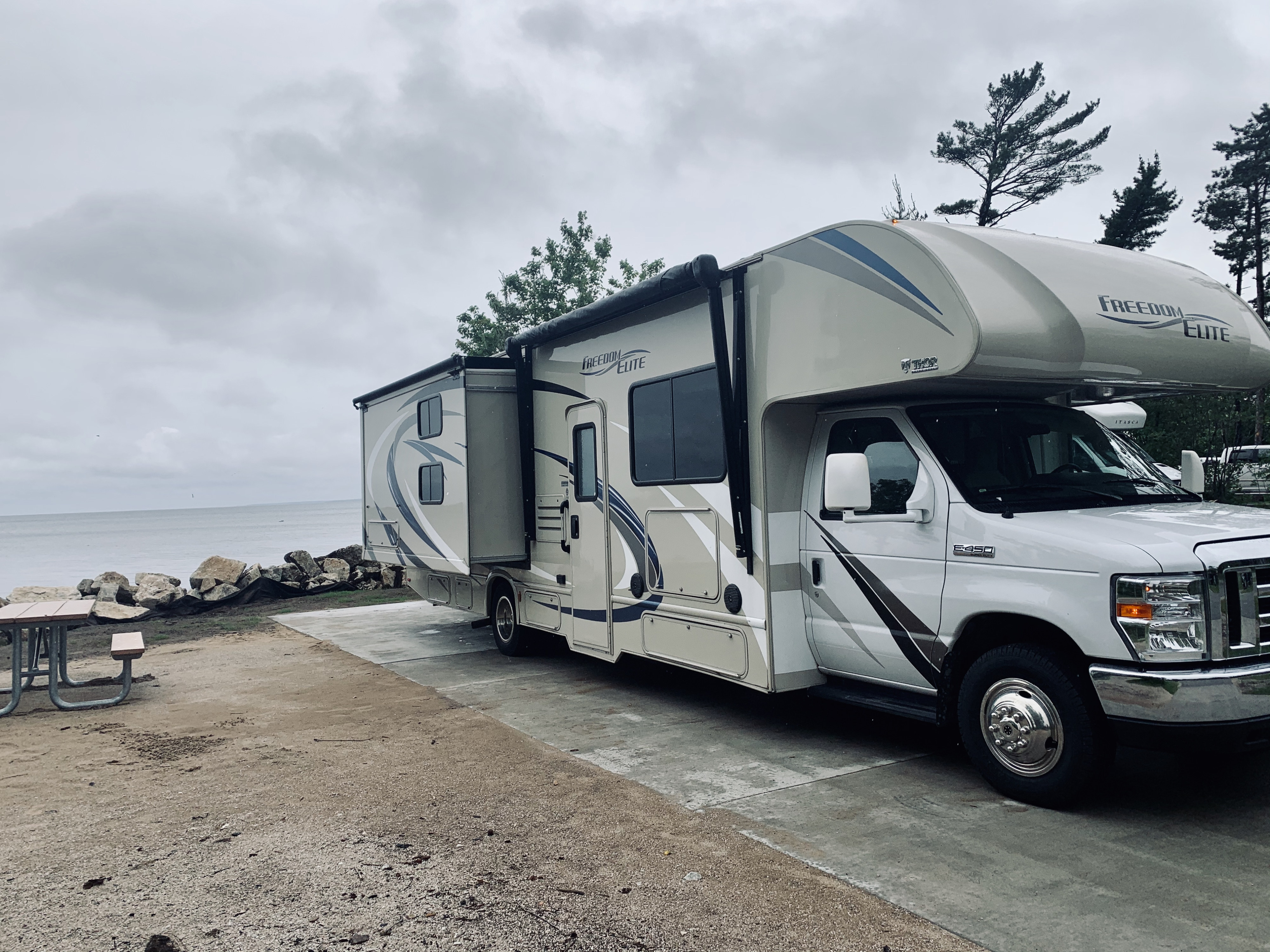 2018 Thor Motor Coach Freedom Elite 30FE Class C Rental in Canton, MI ...