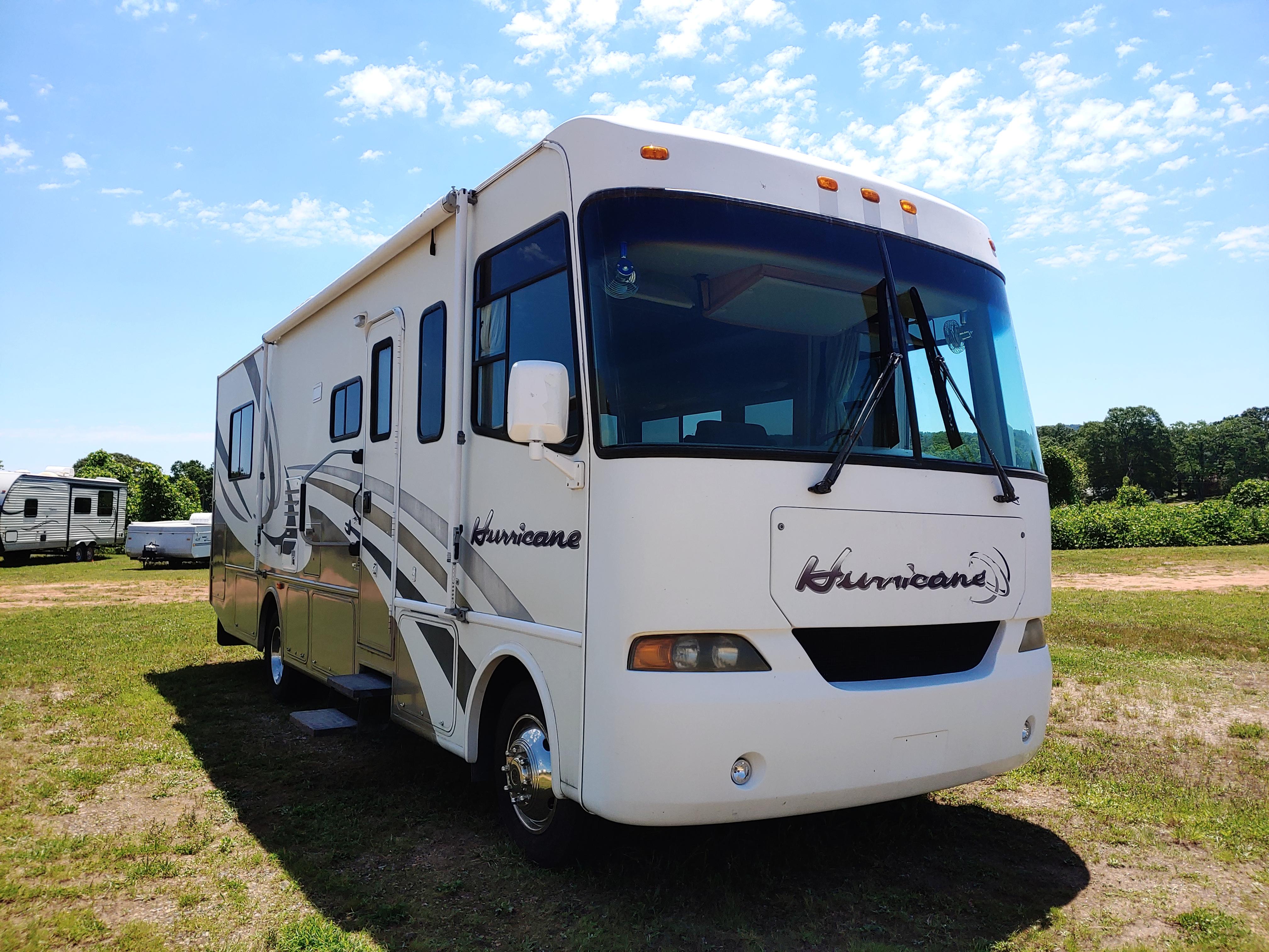 2004 Thor Motor Coach Hurricane Class A Rental in Round Rock, TX ...