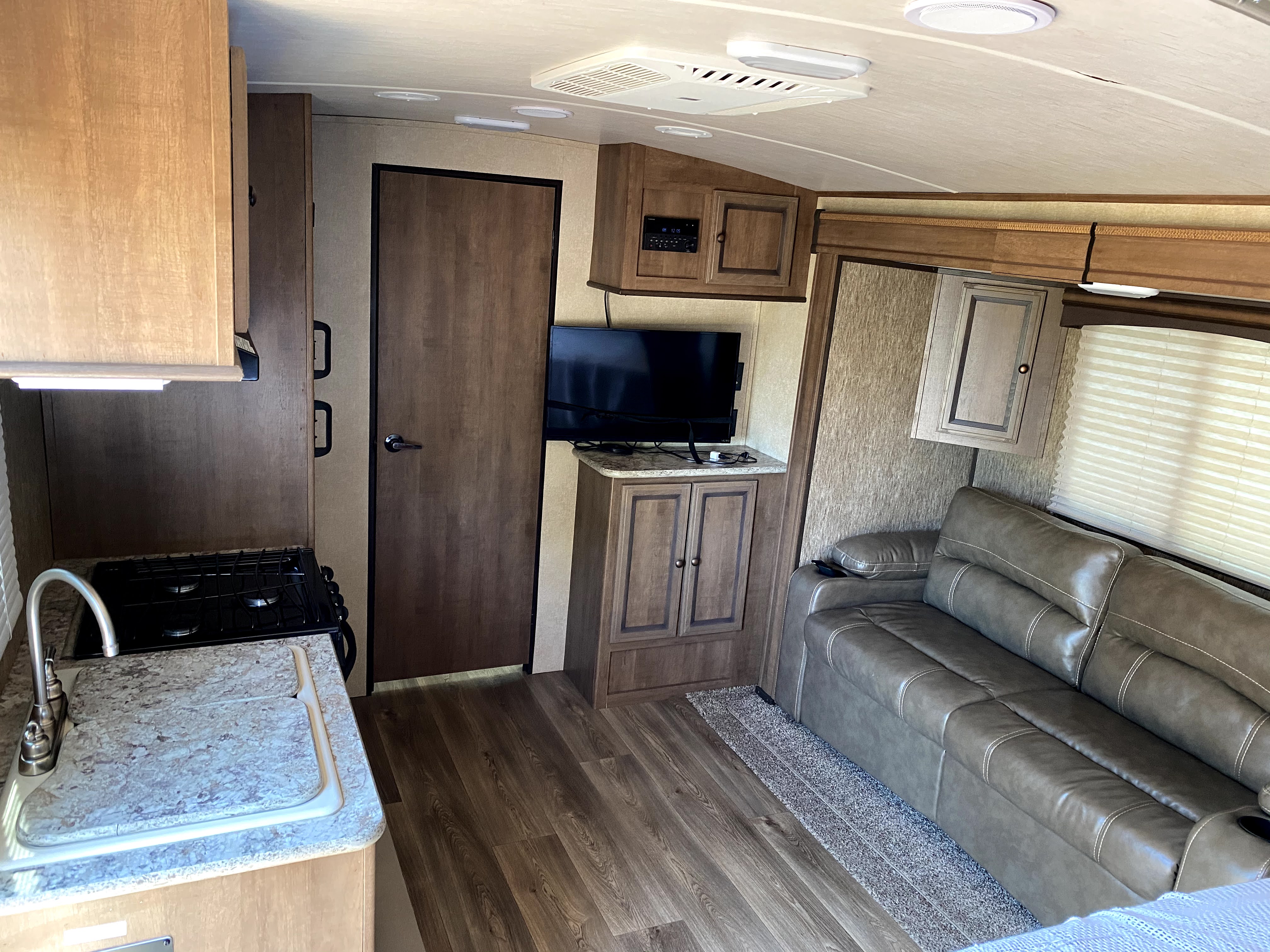 2016 Cruiser Rv Corp Shadow Cruiser Trailer Rental in Salem, OR | Outdoorsy