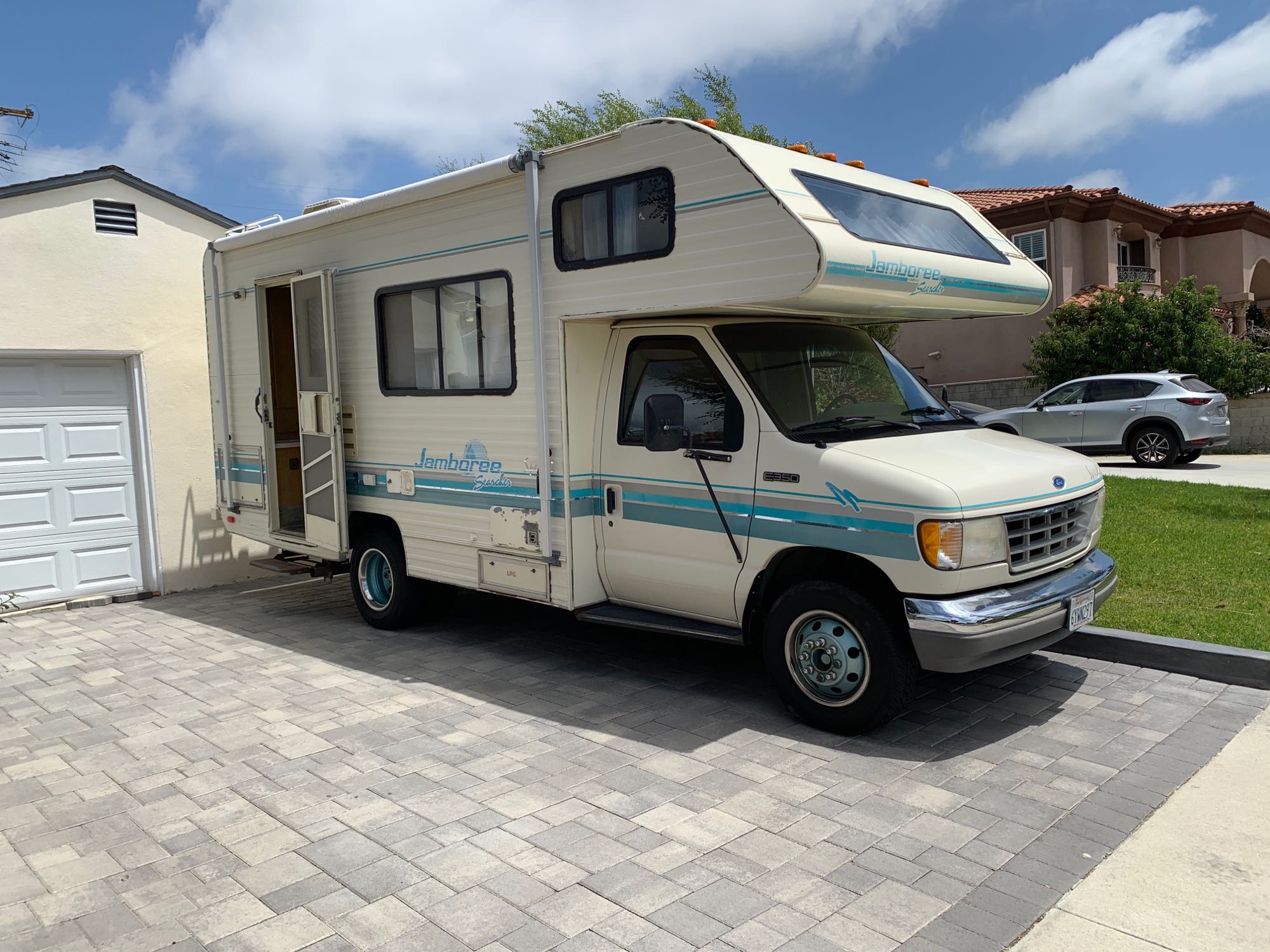 1992 Fleetwood Jamboree Searcher Class C Rental in Gardena, CA | Outdoorsy