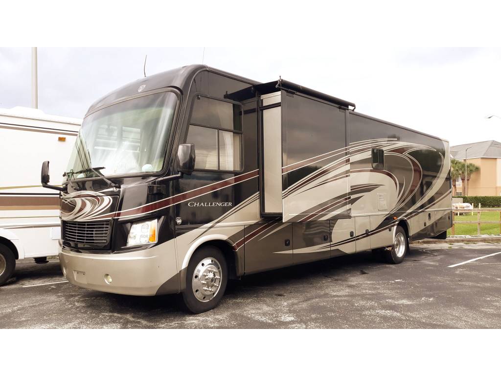 2014 Thor Motor Coach Challenger Class A Rental in West Palm Beach, FL ...