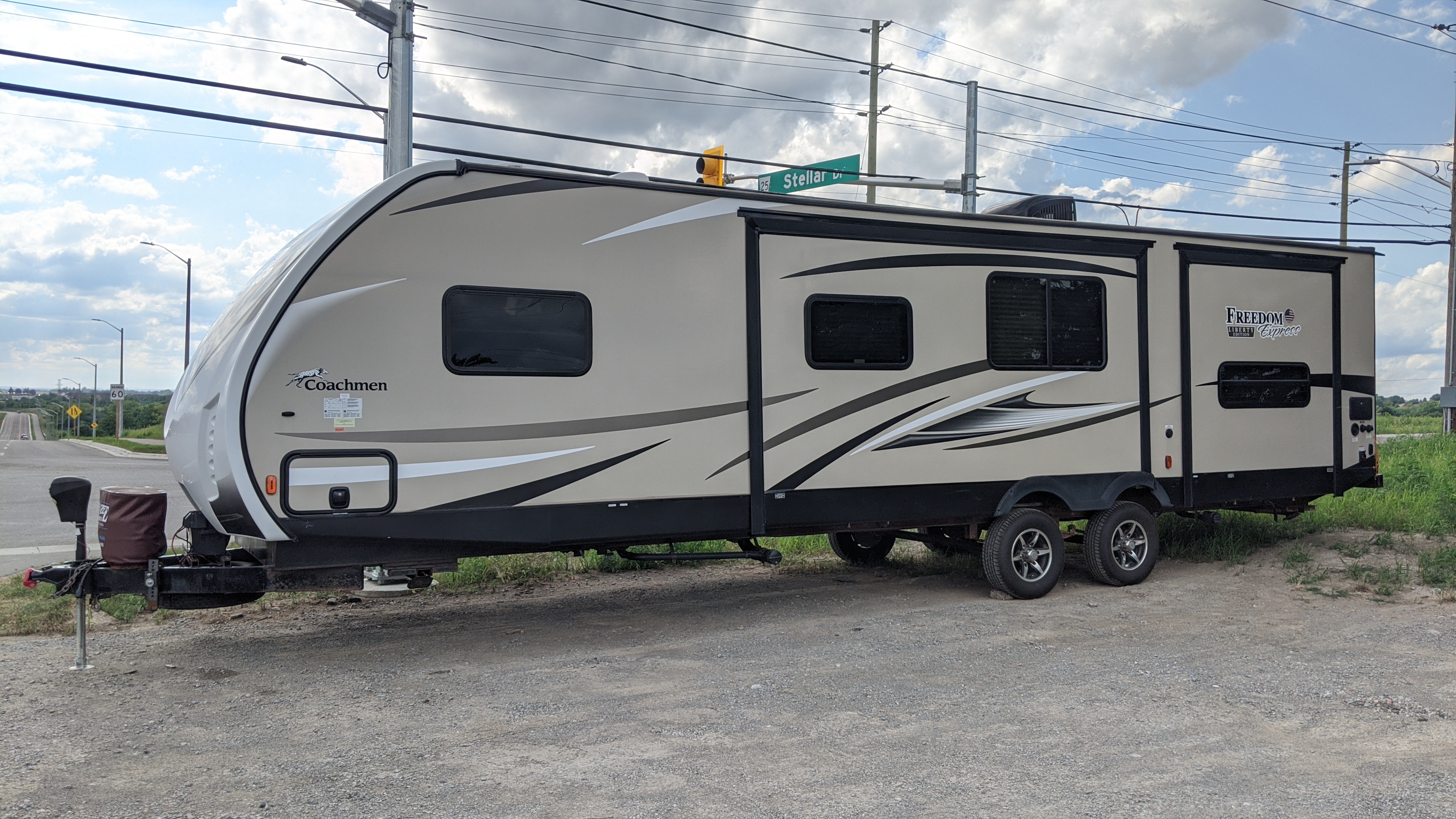 2016 Coachmen Freedom Express Trailer Rental in Whitby, ON | Outdoorsy