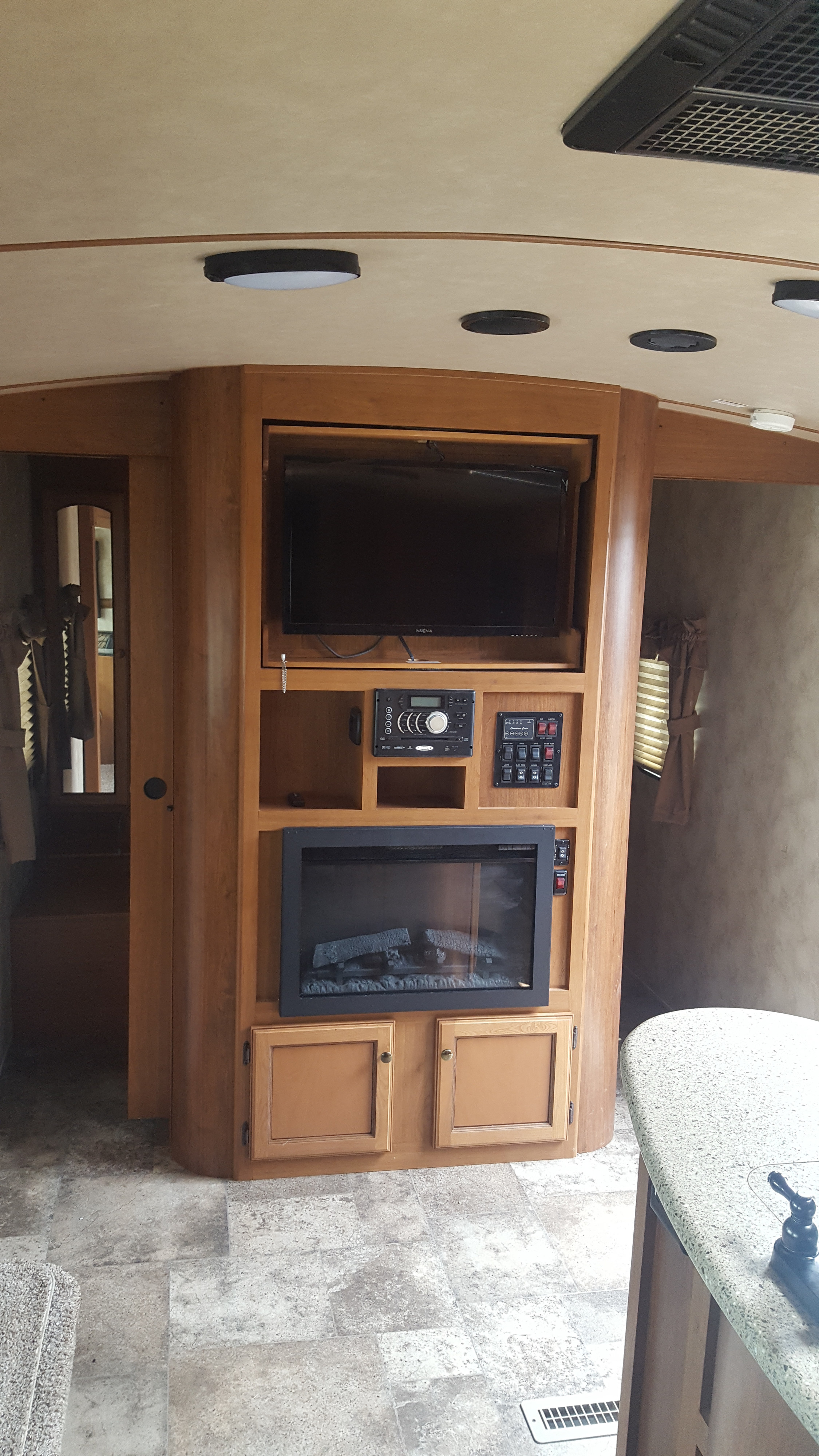 2016 Crossroads Sunset Trail Reserve Trailer Rental in Welland, ON ...