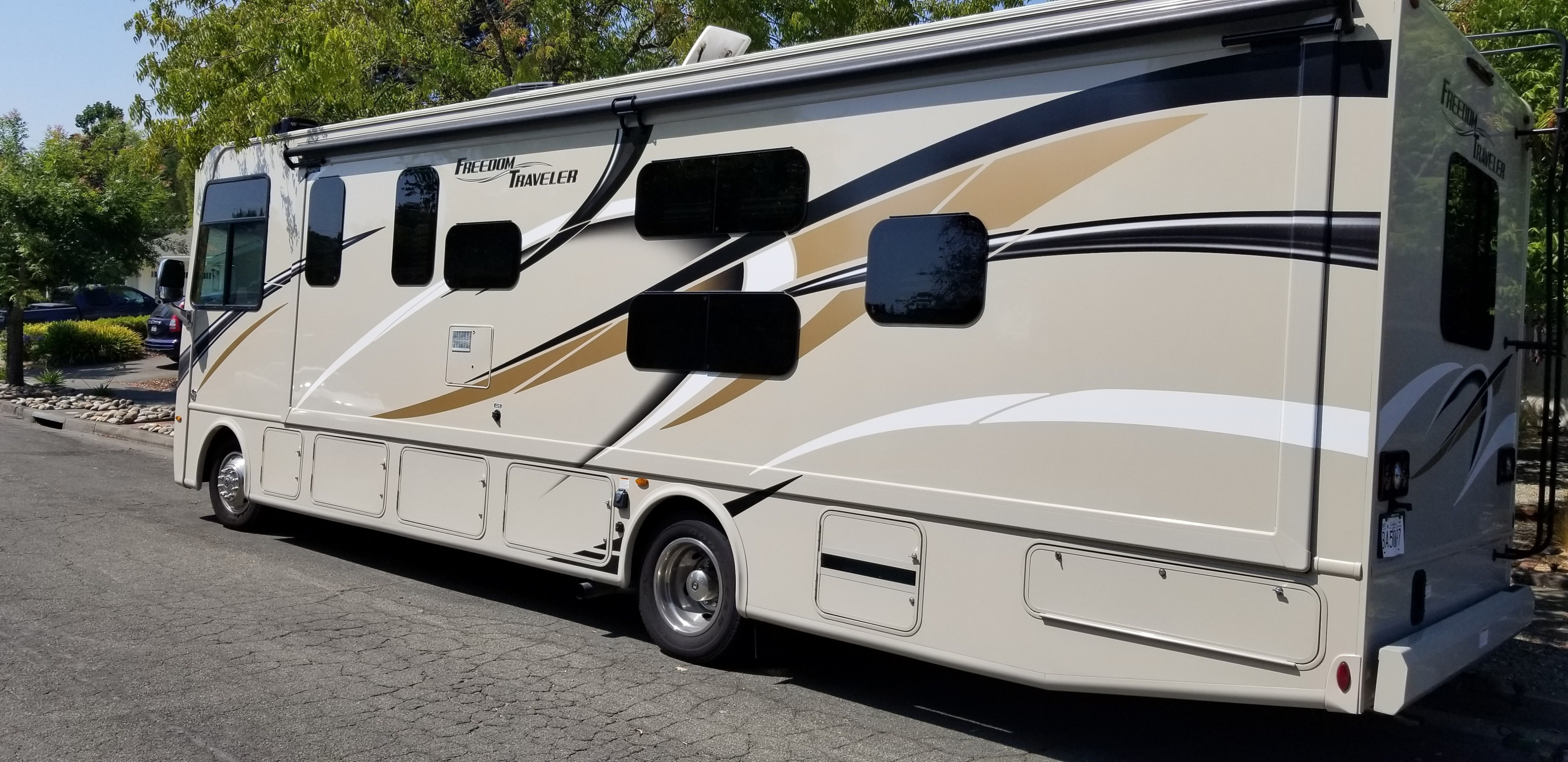 2020 Thor Motor Coach Freedom Traveler A32 Class A Rental in Santa Rosa ...