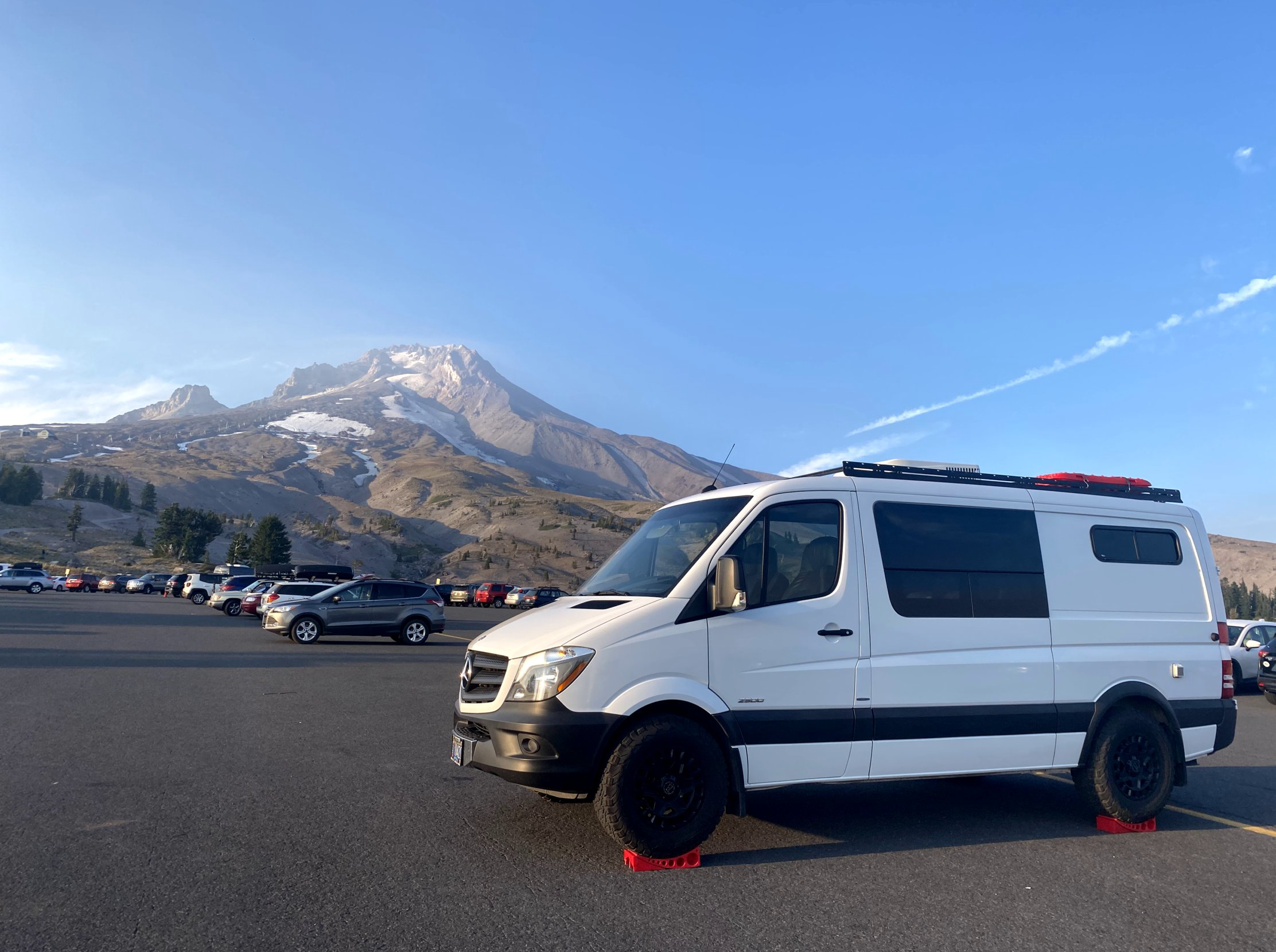 2014 Mercedes-Benz sprinter Camper Van Rental in Redmond, OR | Outdoorsy