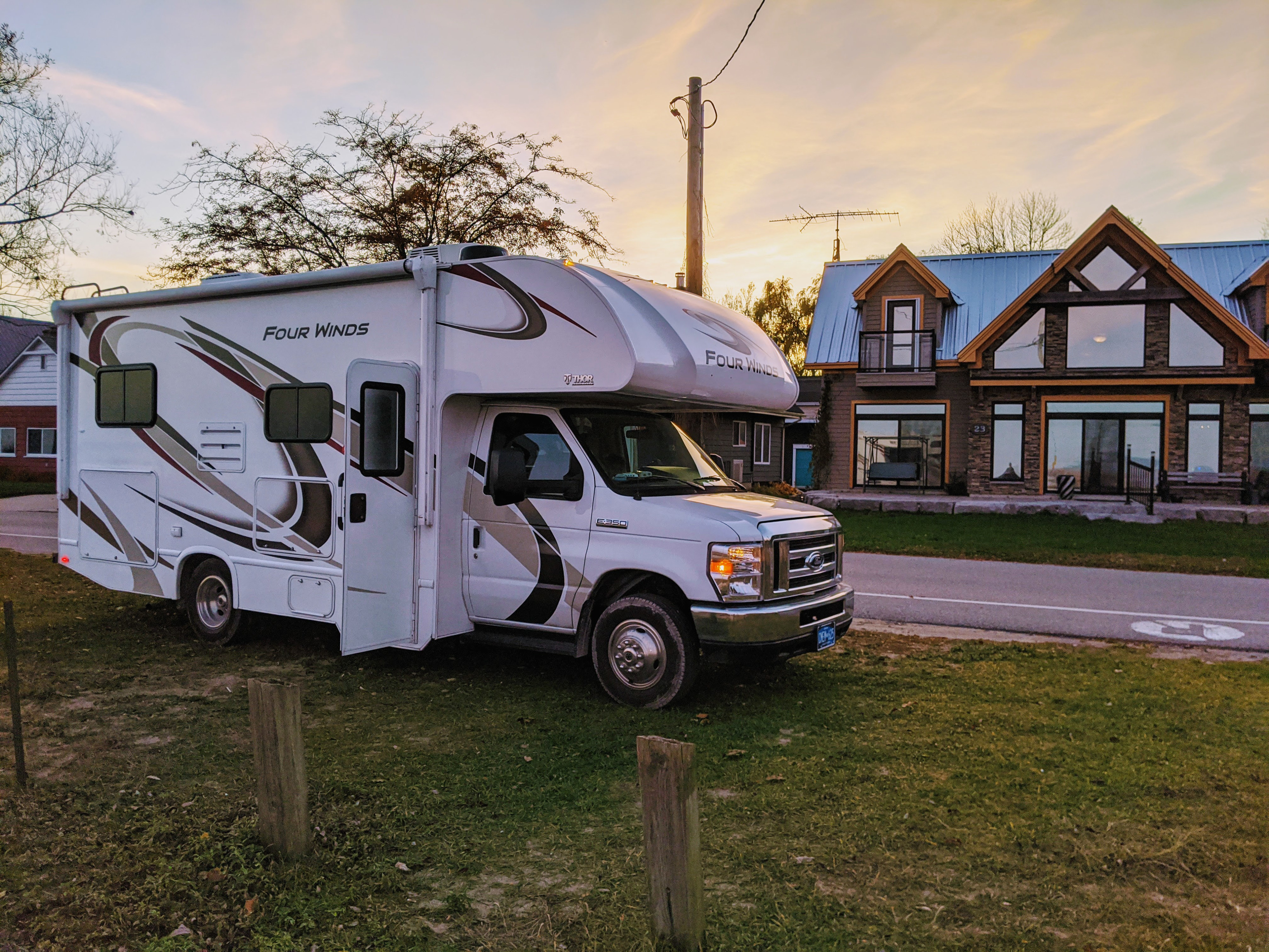 Reviews | 2020 Ford Four Winds Thor Motorcoach Class C Rental in ...