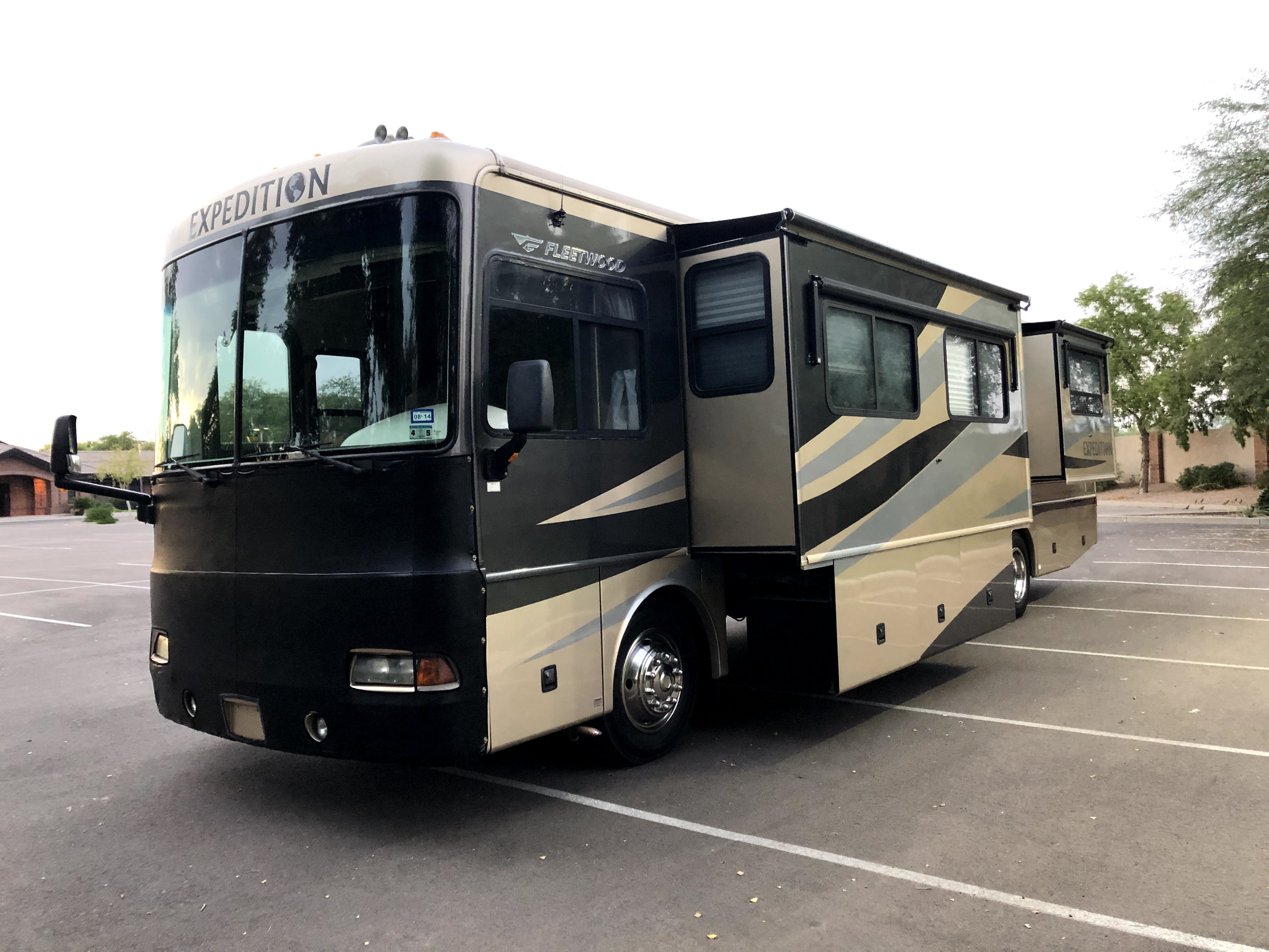 2005 Fleetwood Expedition Class A Rental in Mesa, AZ | Outdoorsy