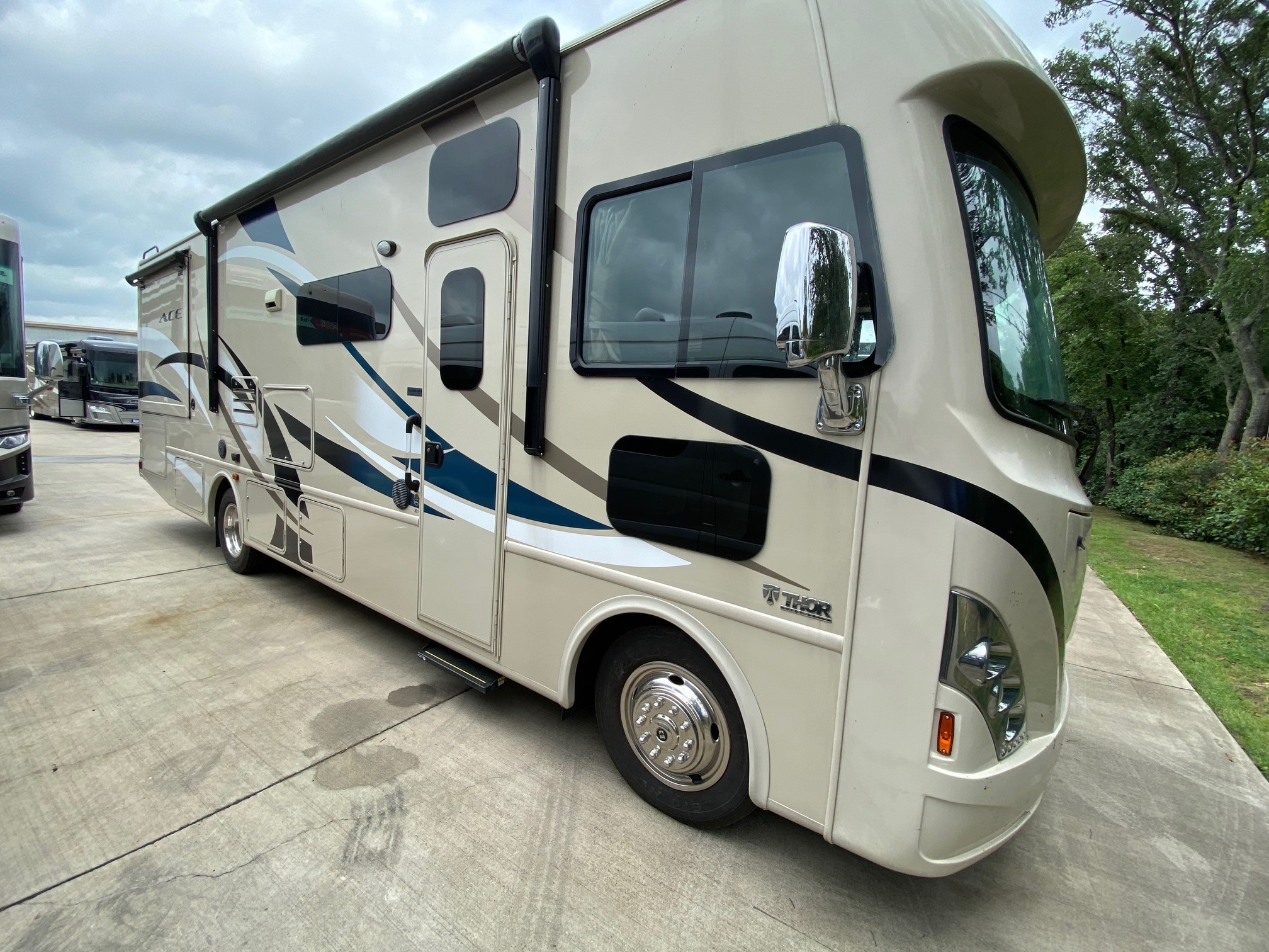 2017 Thor Motor Coach A.C.E Class A Rental in East St Paul, MB | Outdoorsy