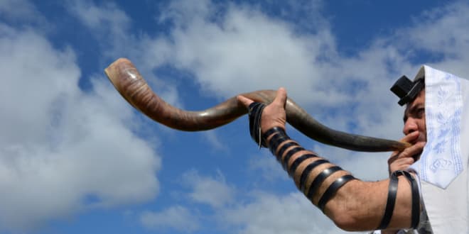 Why Eat Pas Yisroel Between Rosh Hashana and Yom Kippur? - OU Kosher ...