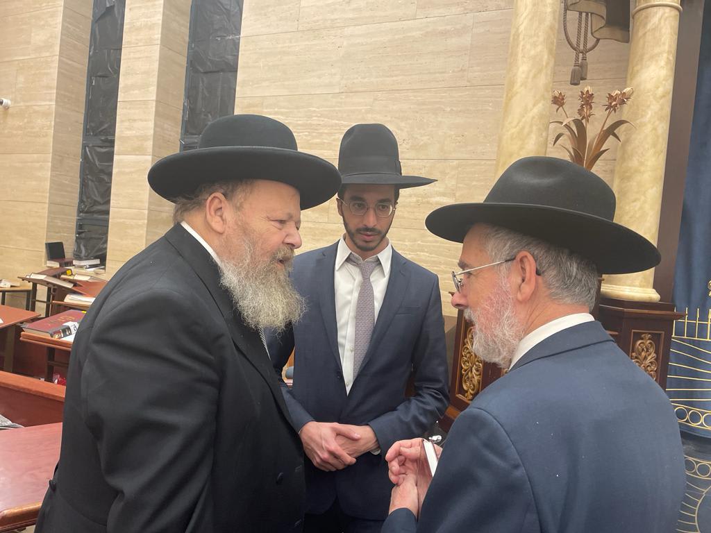 OU Kosher CEO Rabbi Menachem Genack Gives Shiurim to Yeshivas in Israel ...